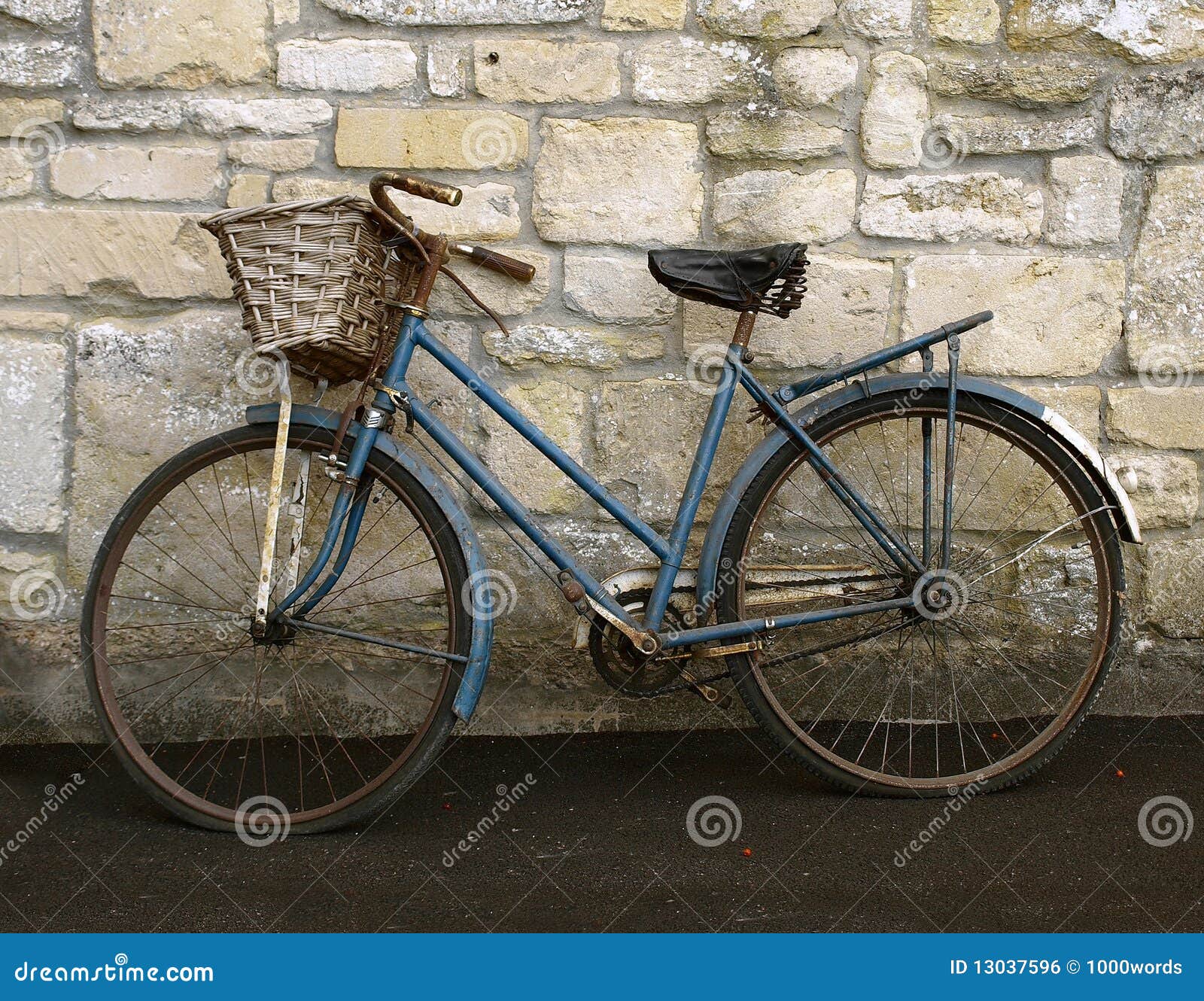 Vieille bicyclette photo stock. Image du cycle, oxford - 13037596