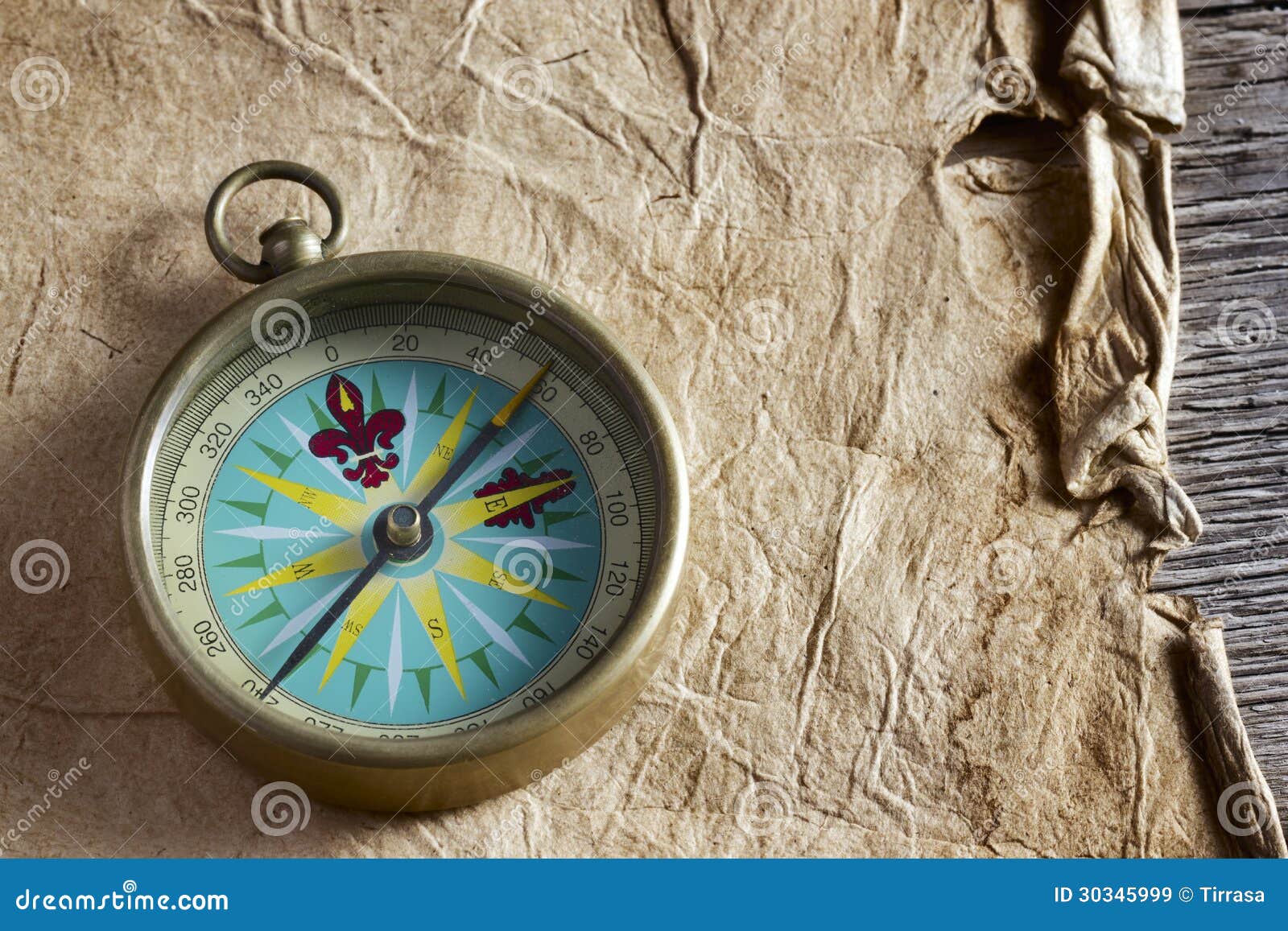 Vieille boussole image stock. Image of compas, dirigez - 30345999