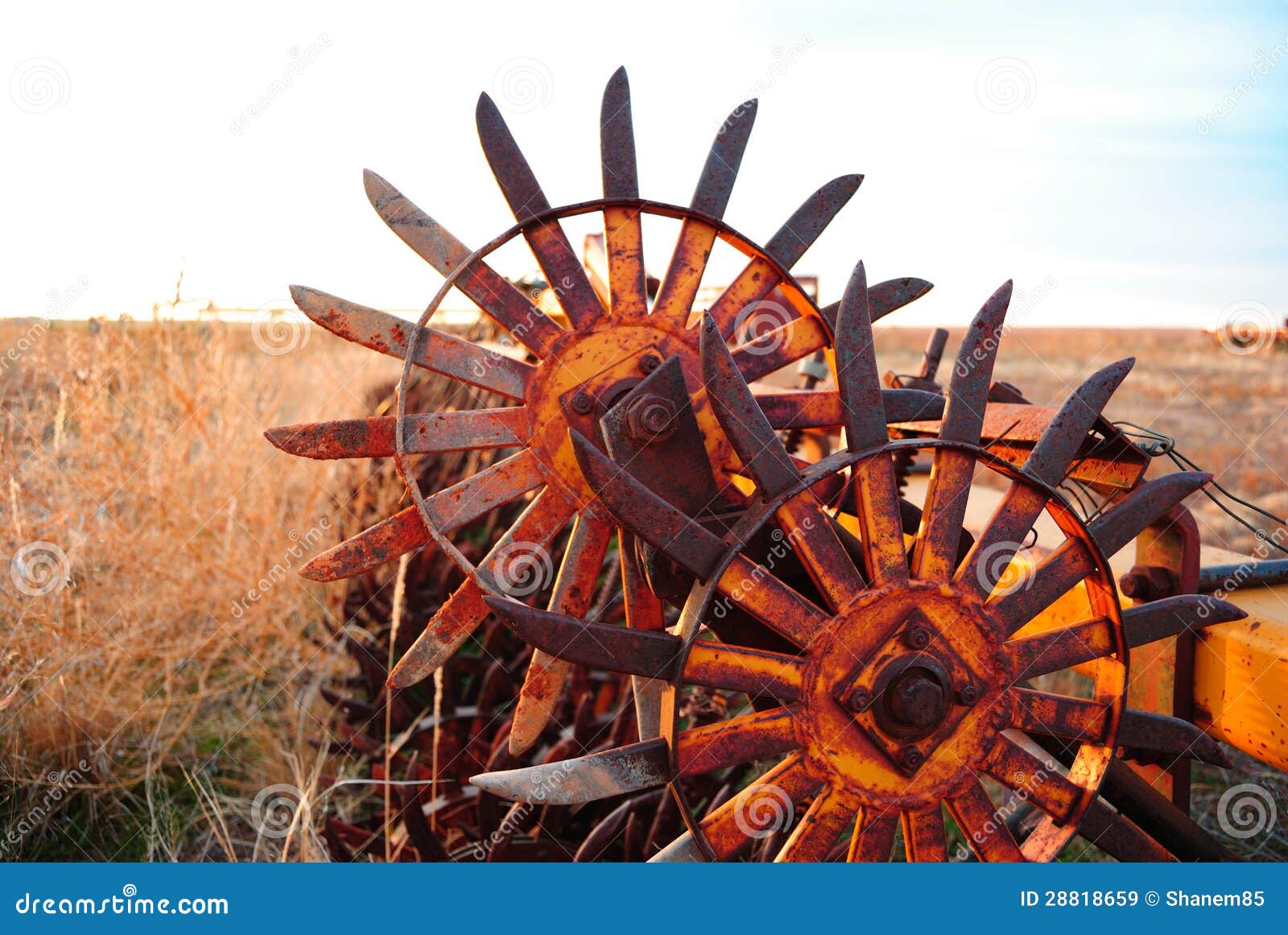 Vieille charrue de ferme image stock. Image du surface - 28818659