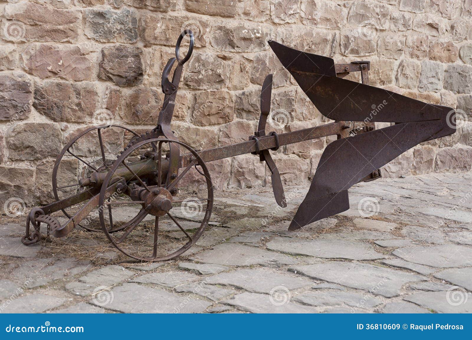 Vieille charrue manuelle image stock. Image du agriculture - 36810609