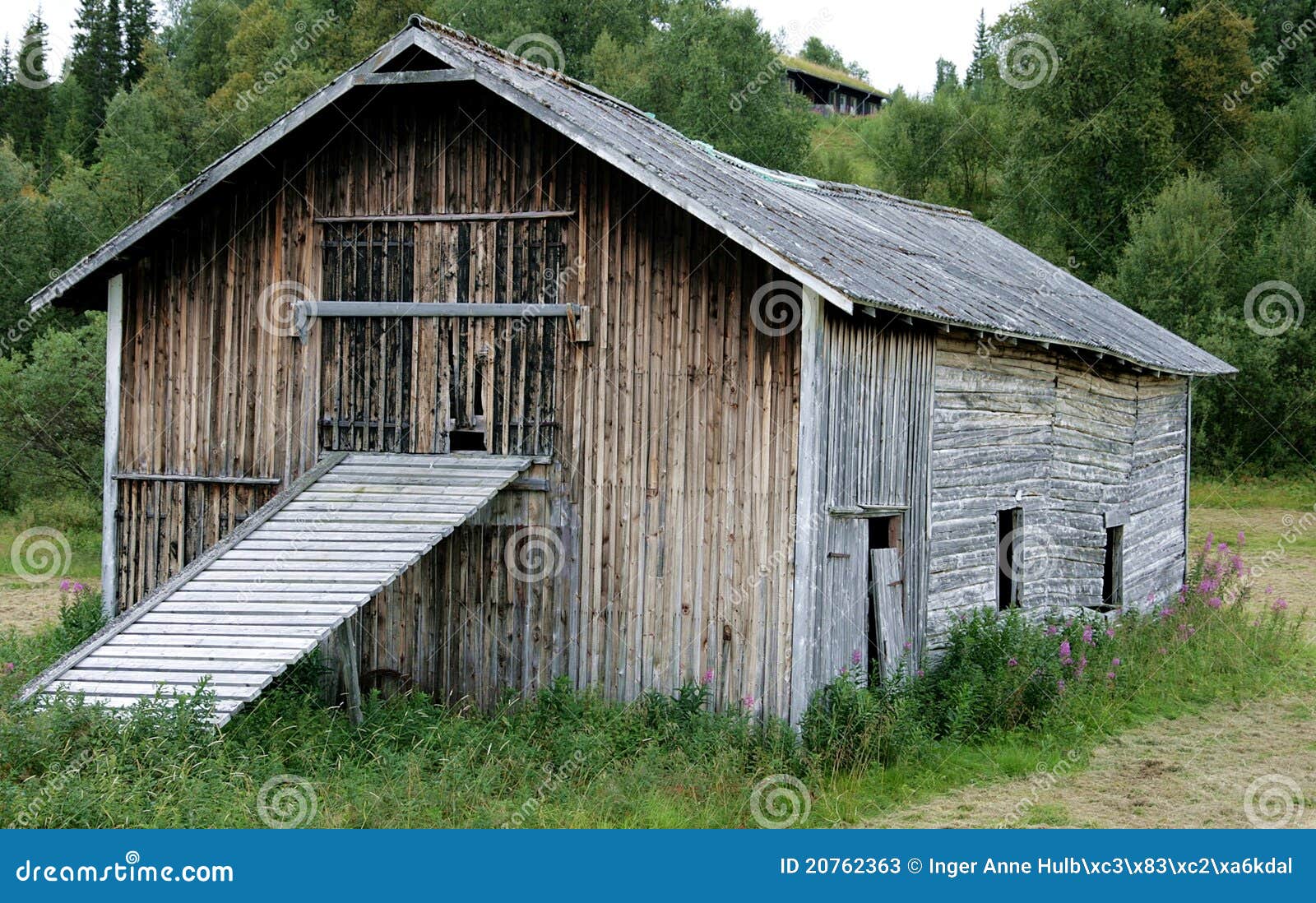 Vieille grange image stock. Image du vieux, hublot, agriculture - 20762363