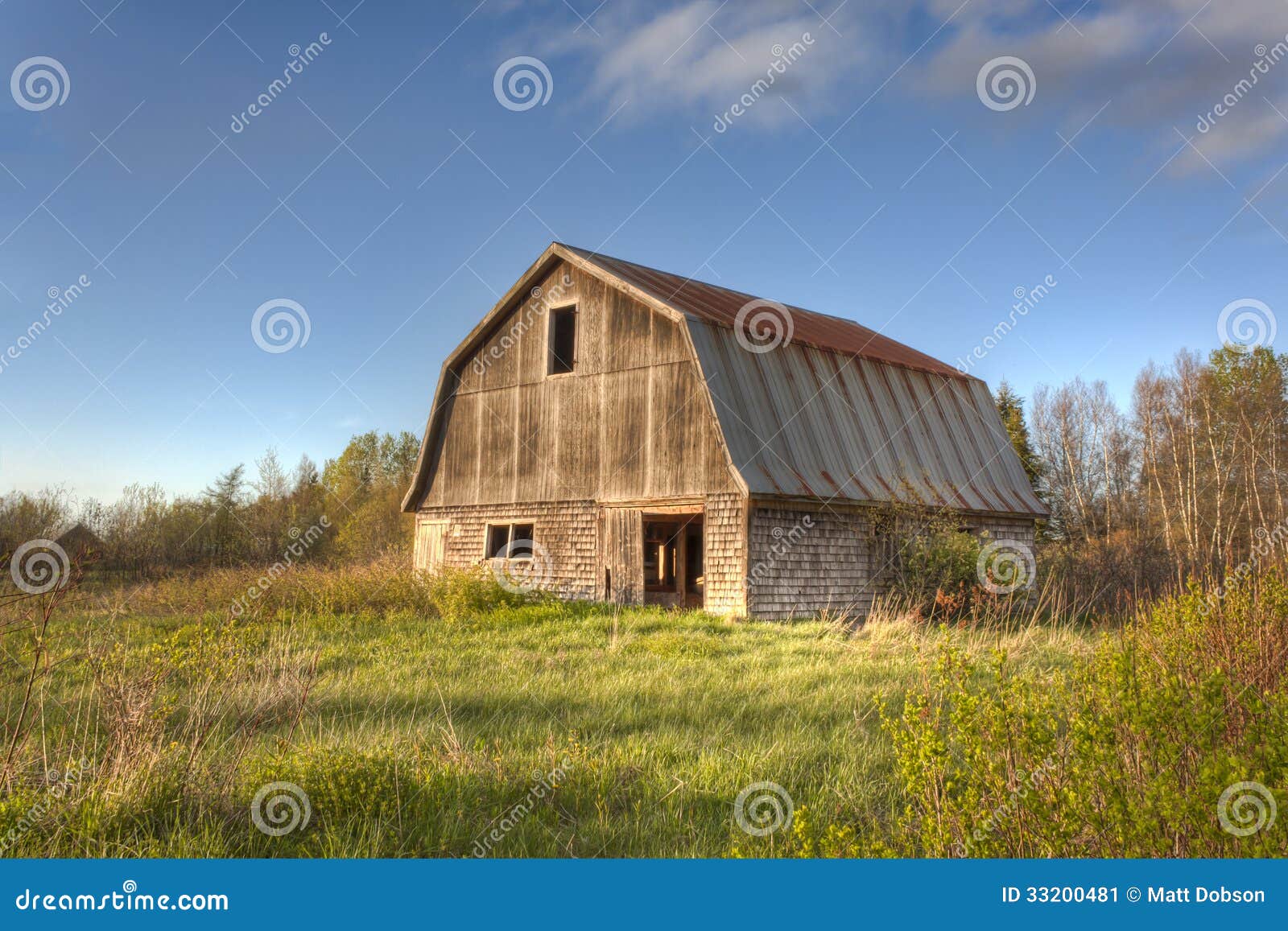 Vieille grange en bois image stock. Image du abandonné - 33200481