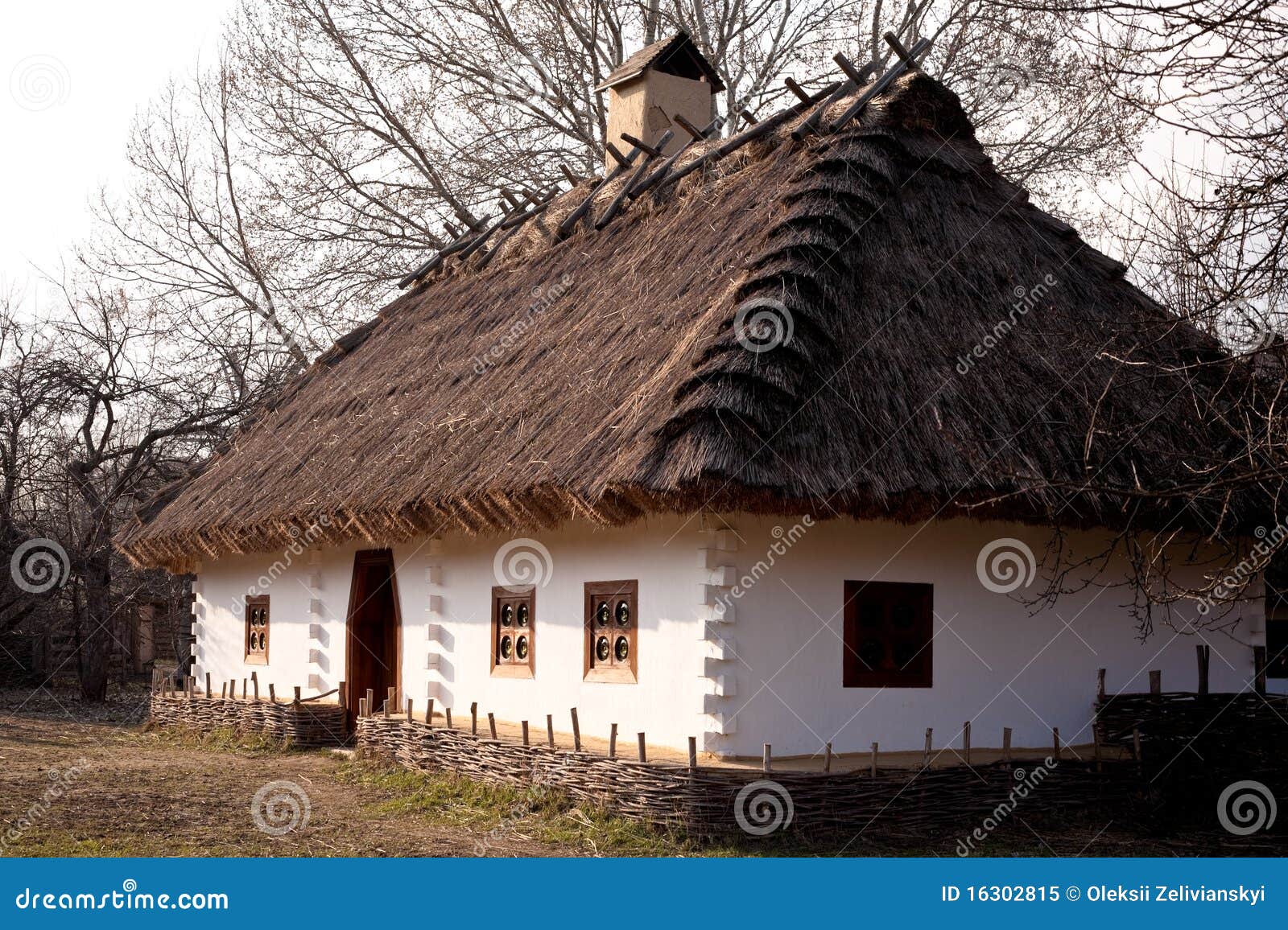 Vieille maison d'argile image stock. Image du village - 16302815