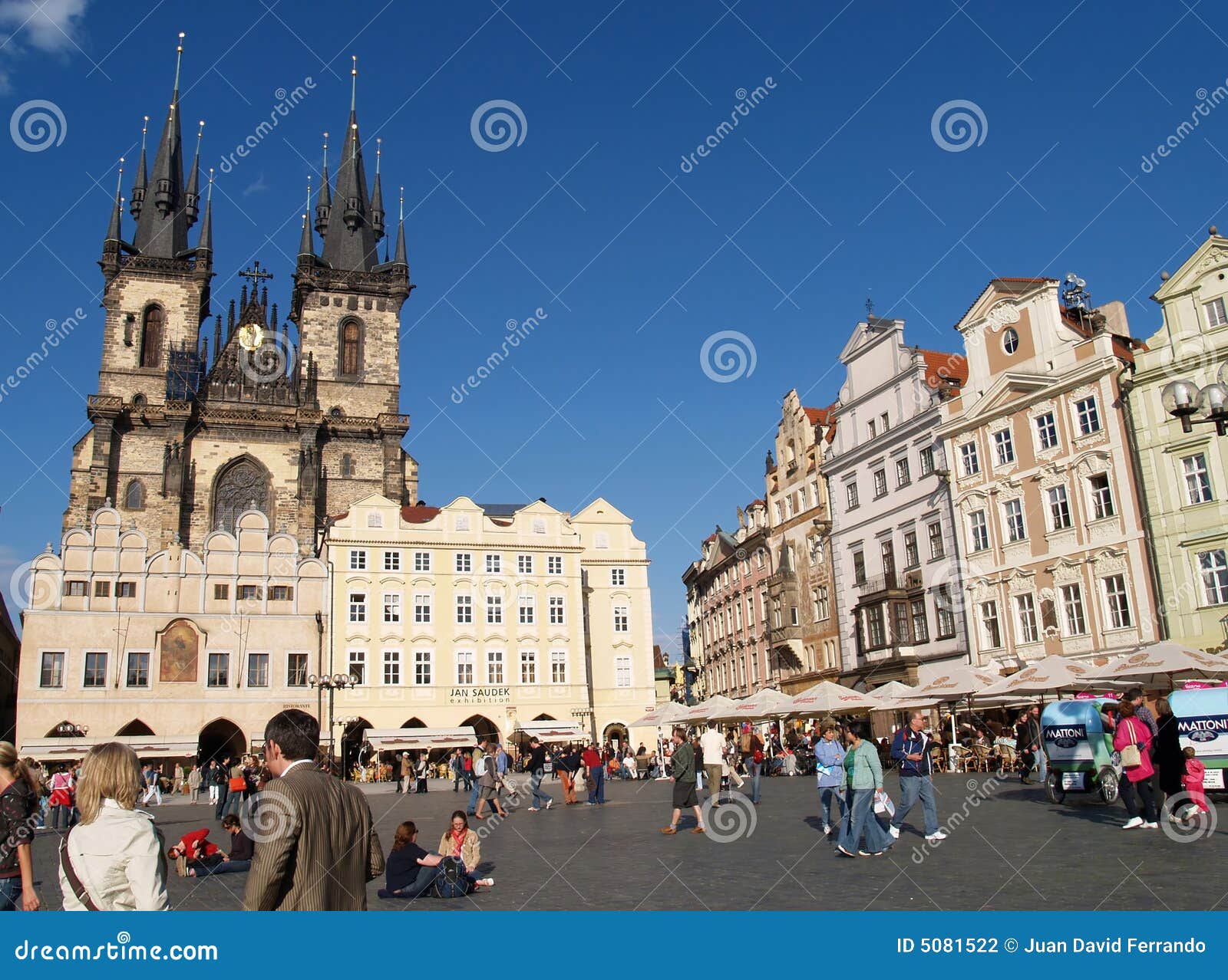 Vieille place, Prague photographie éditorial. Image du prague - 5081522