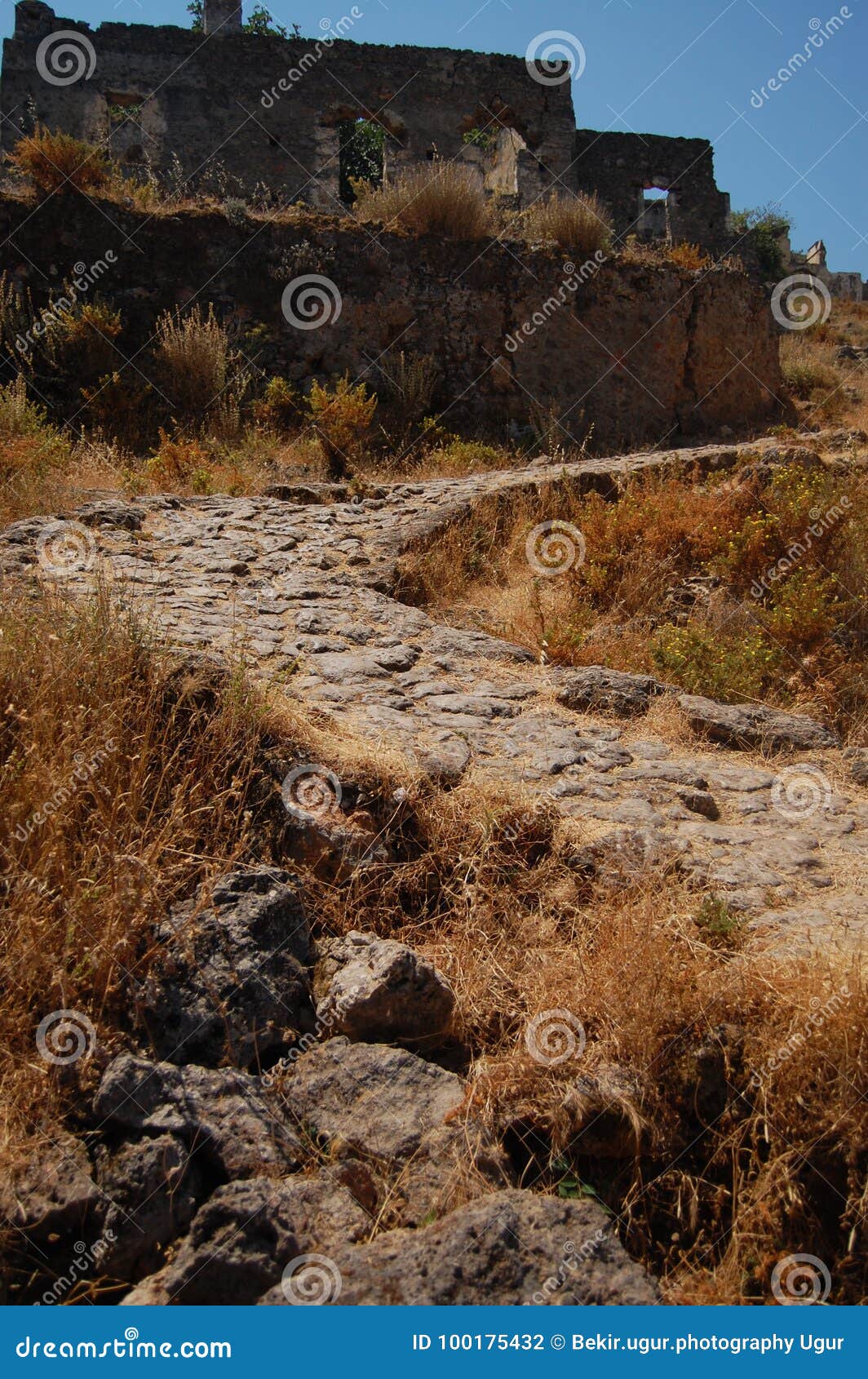 Vieille route en pierre photo stock. Image du historique - 100175432