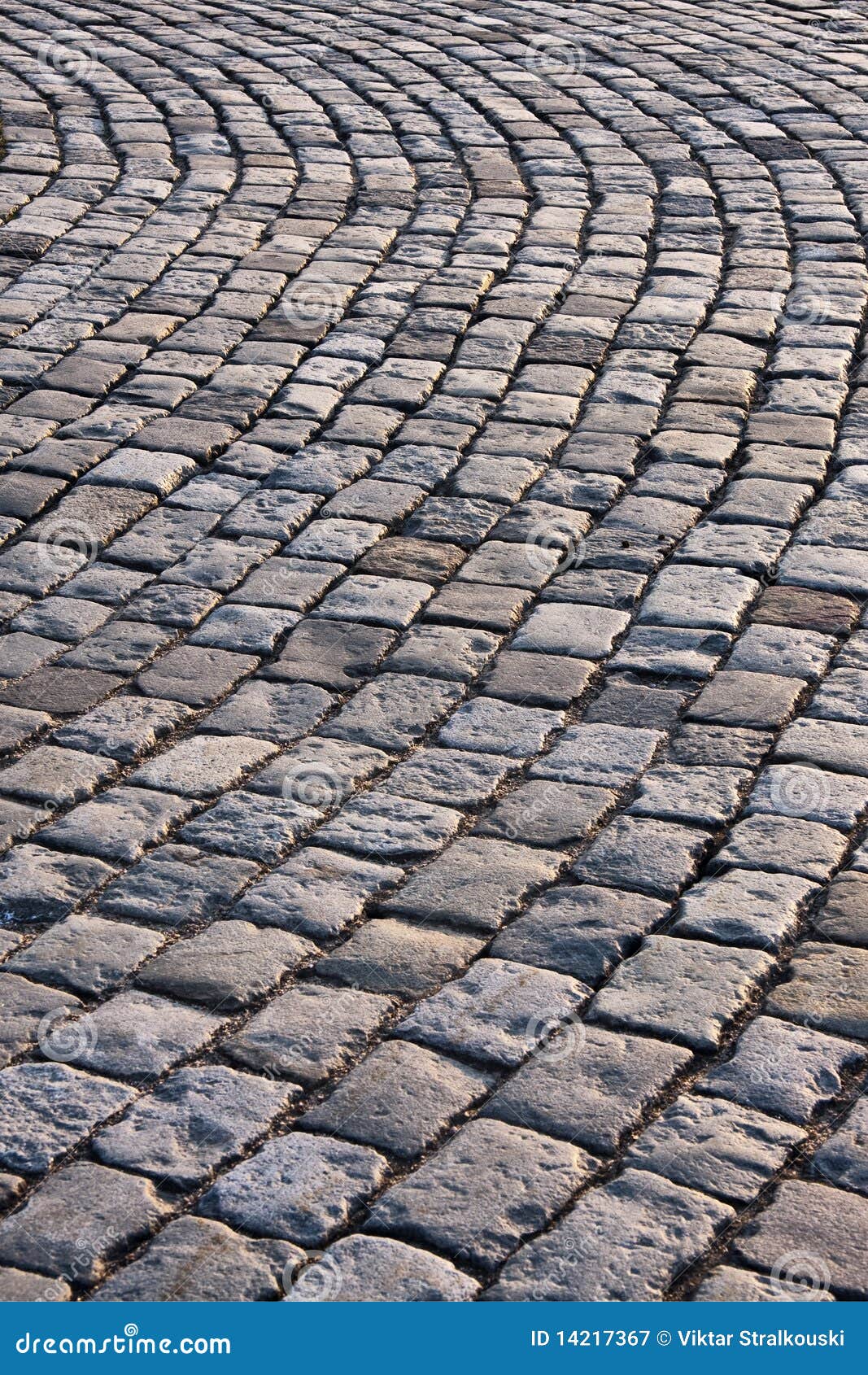 Vieille route en pierre image stock. Image du vieux, allée - 14217367
