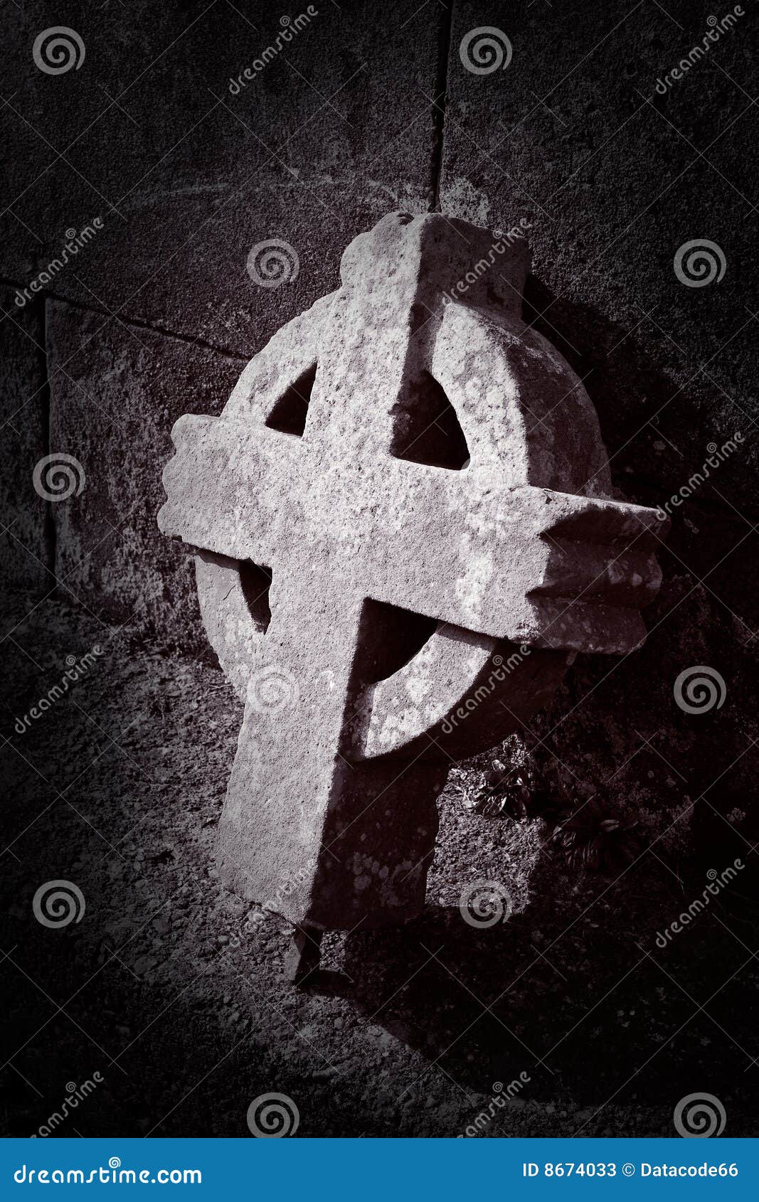 Vieja cruz céltica rota imagen de archivo. Imagen de cruz - 8674033