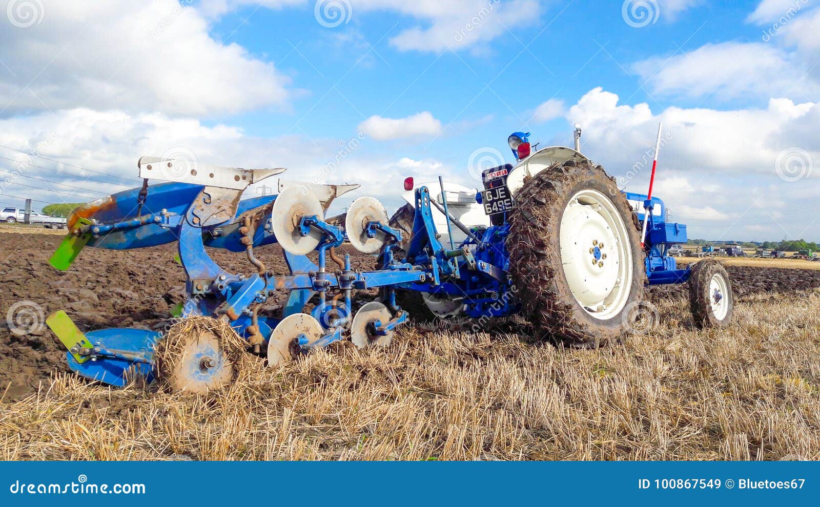 Viejo Arado Del Tractor Del Vado 4000 Imagen de archivo editorial ...
