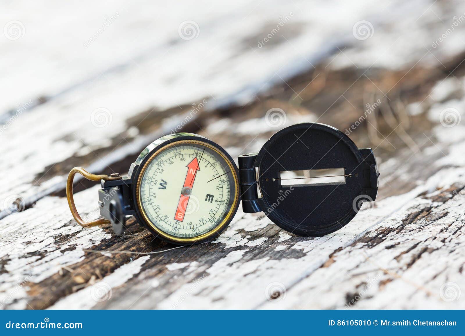 Viejo Compás En La Tabla De Madera Foto de archivo - Imagen de ...