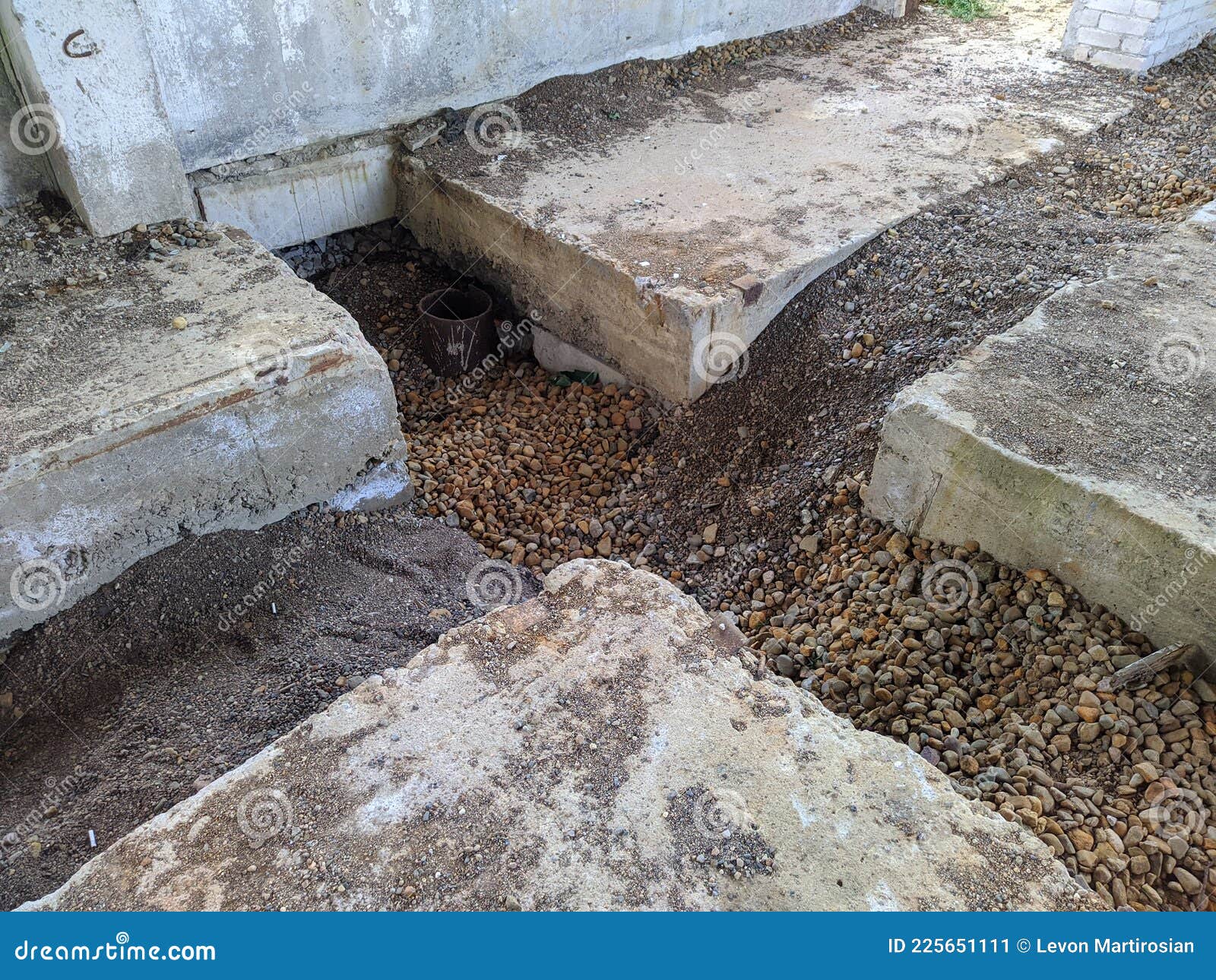 Viejo Edificio Roto Y Abandonado En La Vista Interior. Imagen de ...