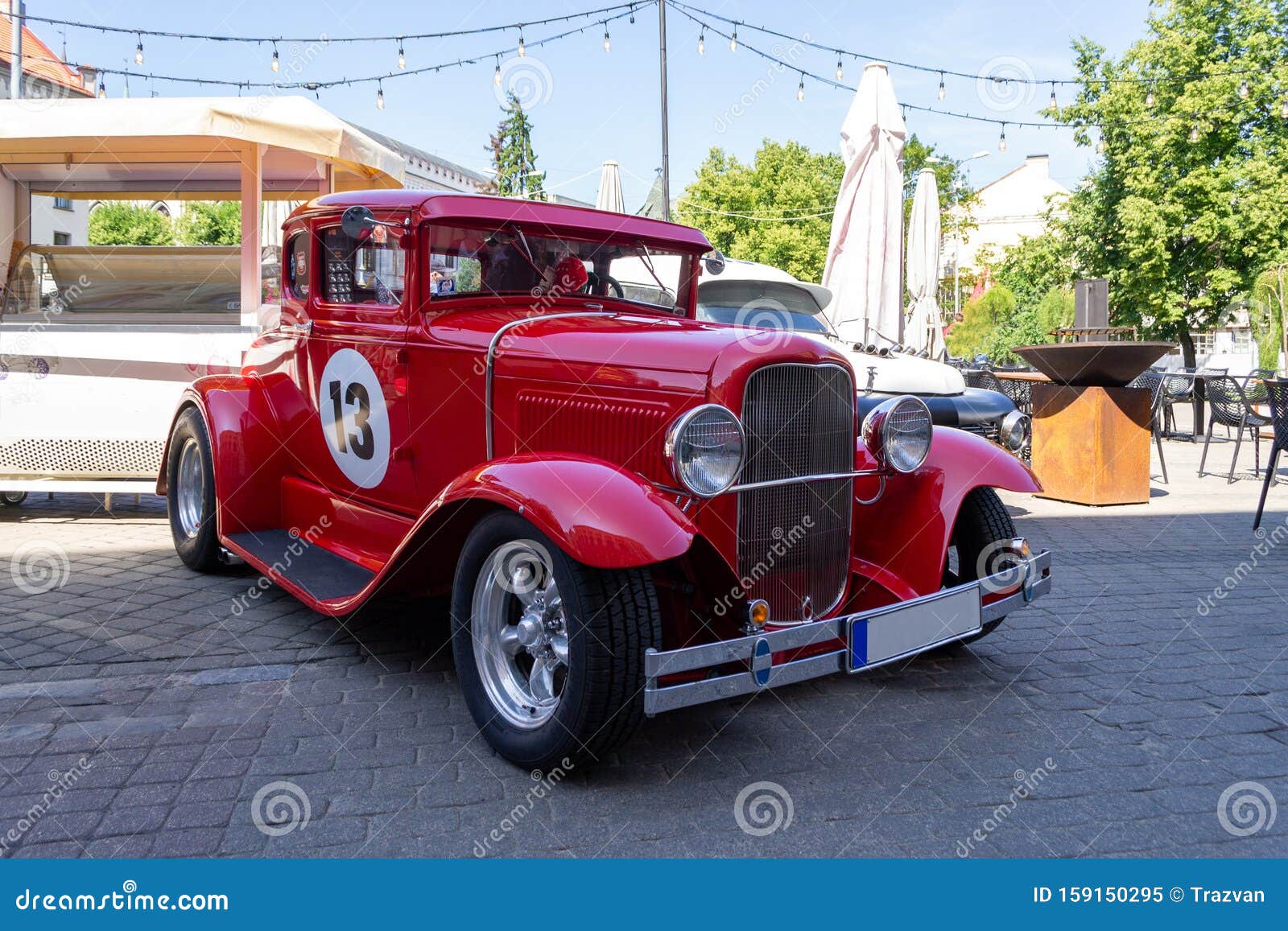 Viejo Ford Coupe Hot Rod imagen de archivo. Imagen de rojo - 159150295