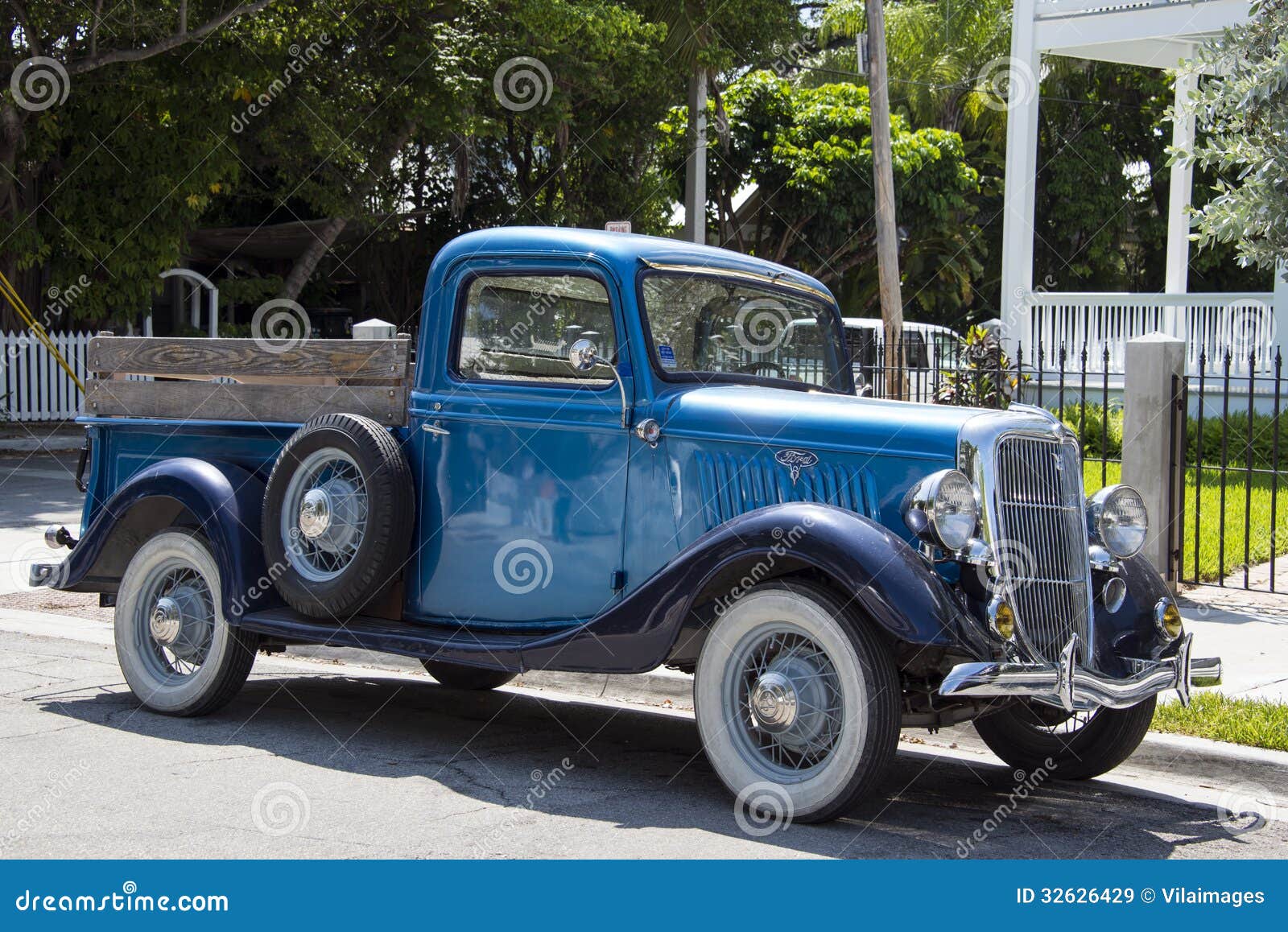 Viejo Ford Pickup imagen de archivo editorial. Imagen de capucha - 32626429