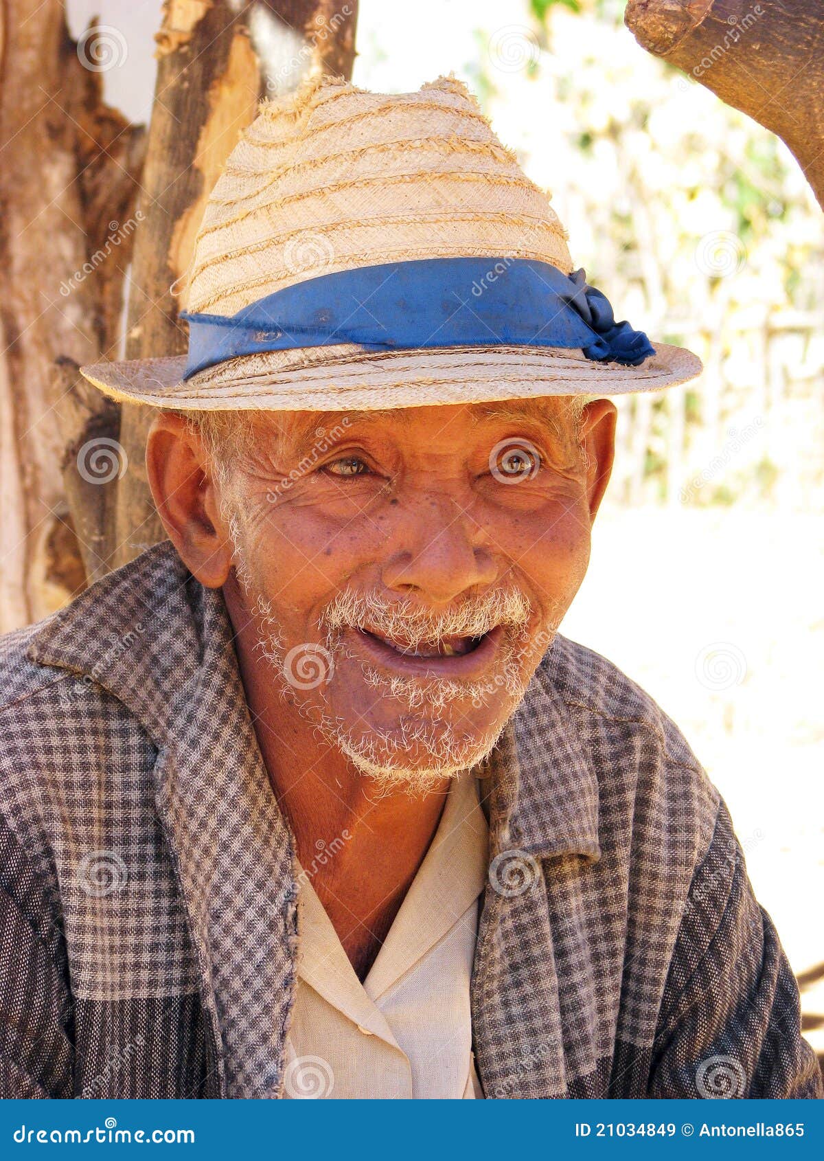 Viejo hombre de Malagsy imagen de archivo editorial. Imagen de pelo ...