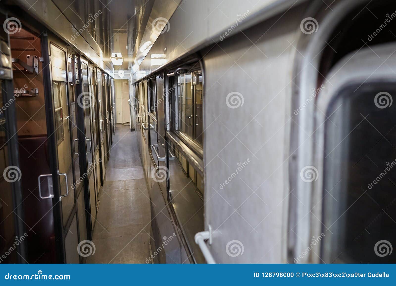 Viejo Interior Del Tren De Pasajeros Foto de archivo - Imagen de ...