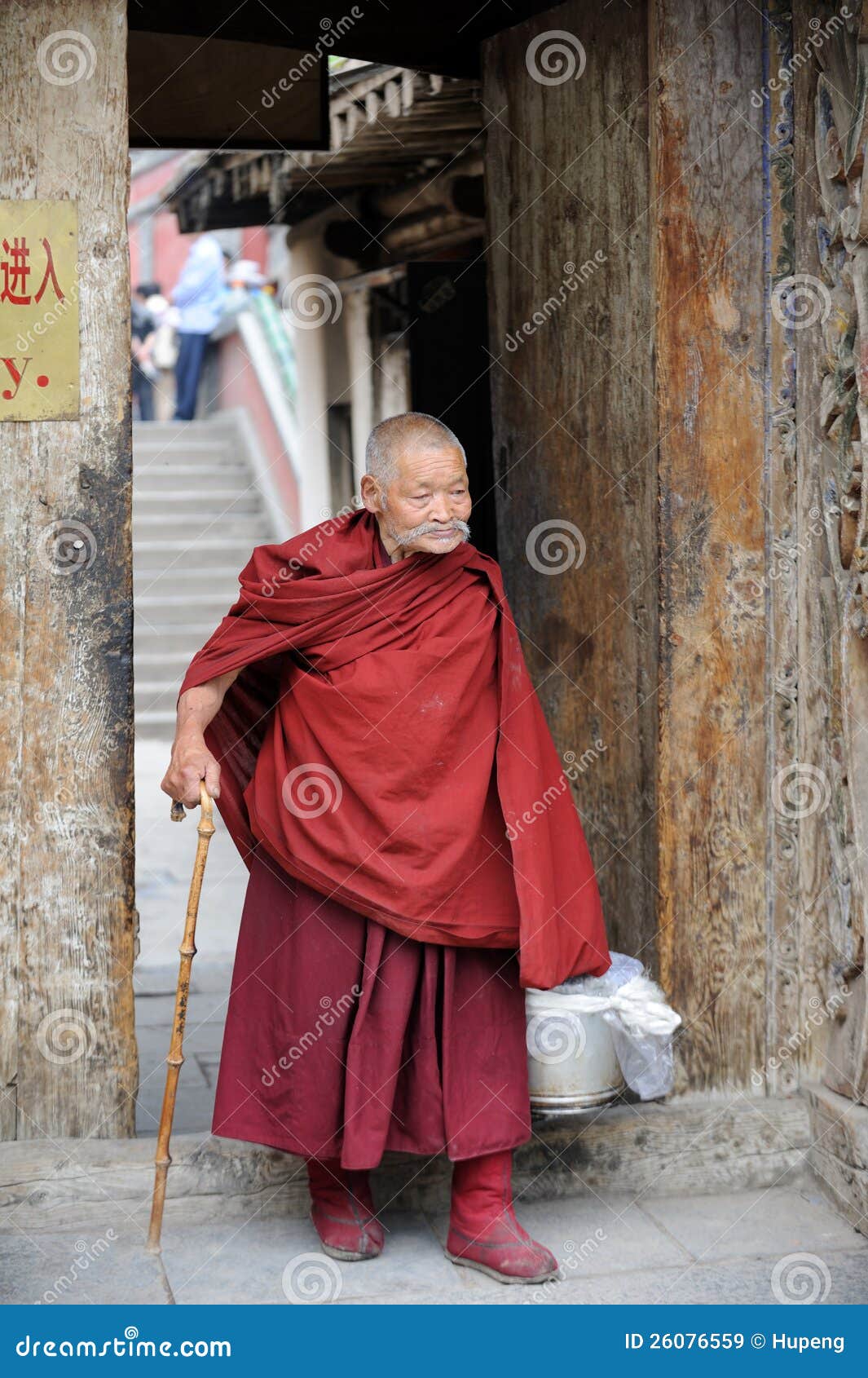 Viejo monje tibetano imagen de archivo editorial. Imagen de peregrinaje ...