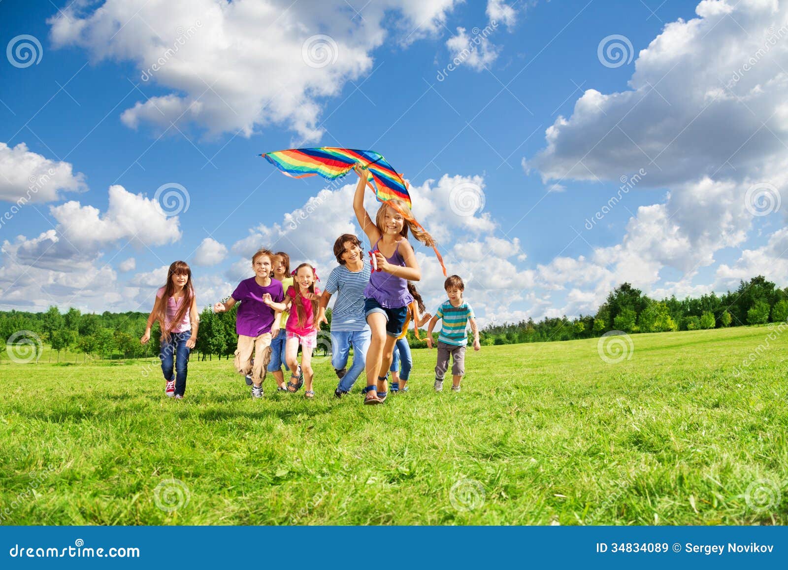 Viele Kinder Haben Spaß Mit Drachen Lizenzfreie Stockbilder - Bild ...