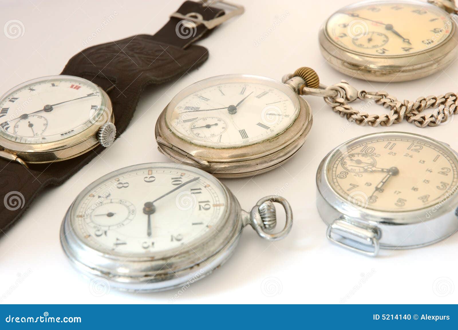 Viele Verschiedenen Alten Uhren. Stockfoto - Bild von minute, ziffer ...