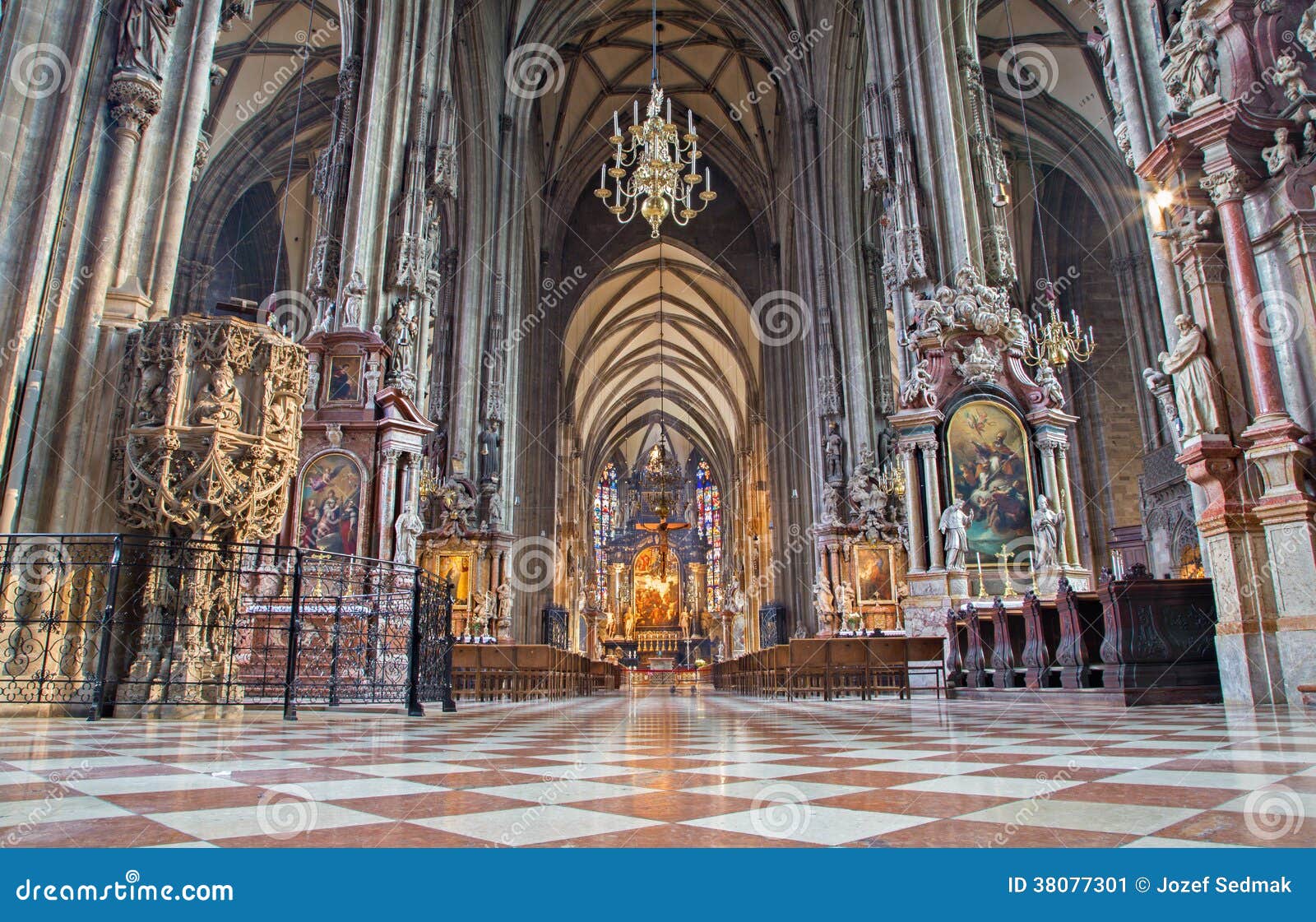 Viena - Interior De Catedral O De Stephansdom Del St. Stephens. Foto ...