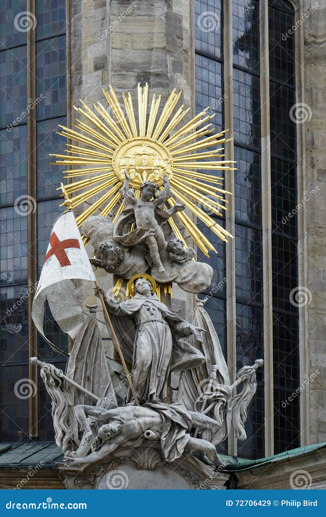 VIENNA, AUSTRIA/EUROPE - SEPTEMBER 22 : Statue at St Stephens Ca ...