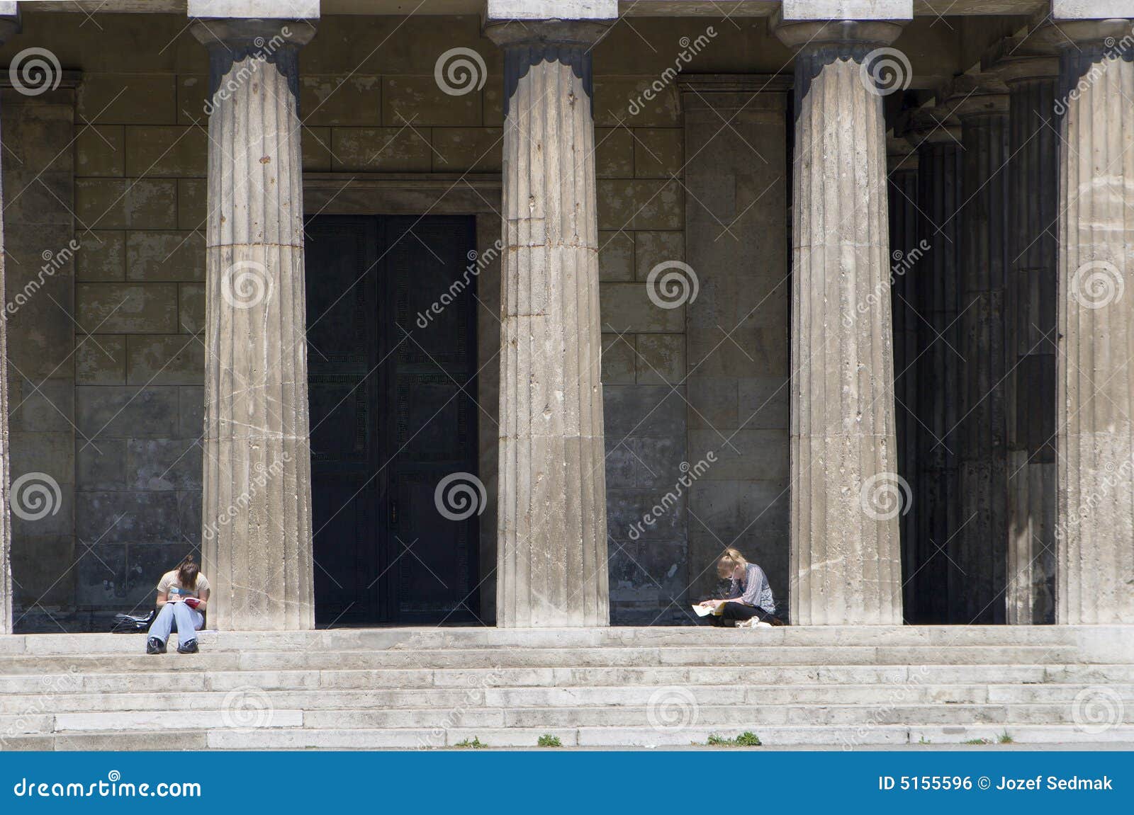 Vienna - girls and columns editorial photo. Image of park - 5155596