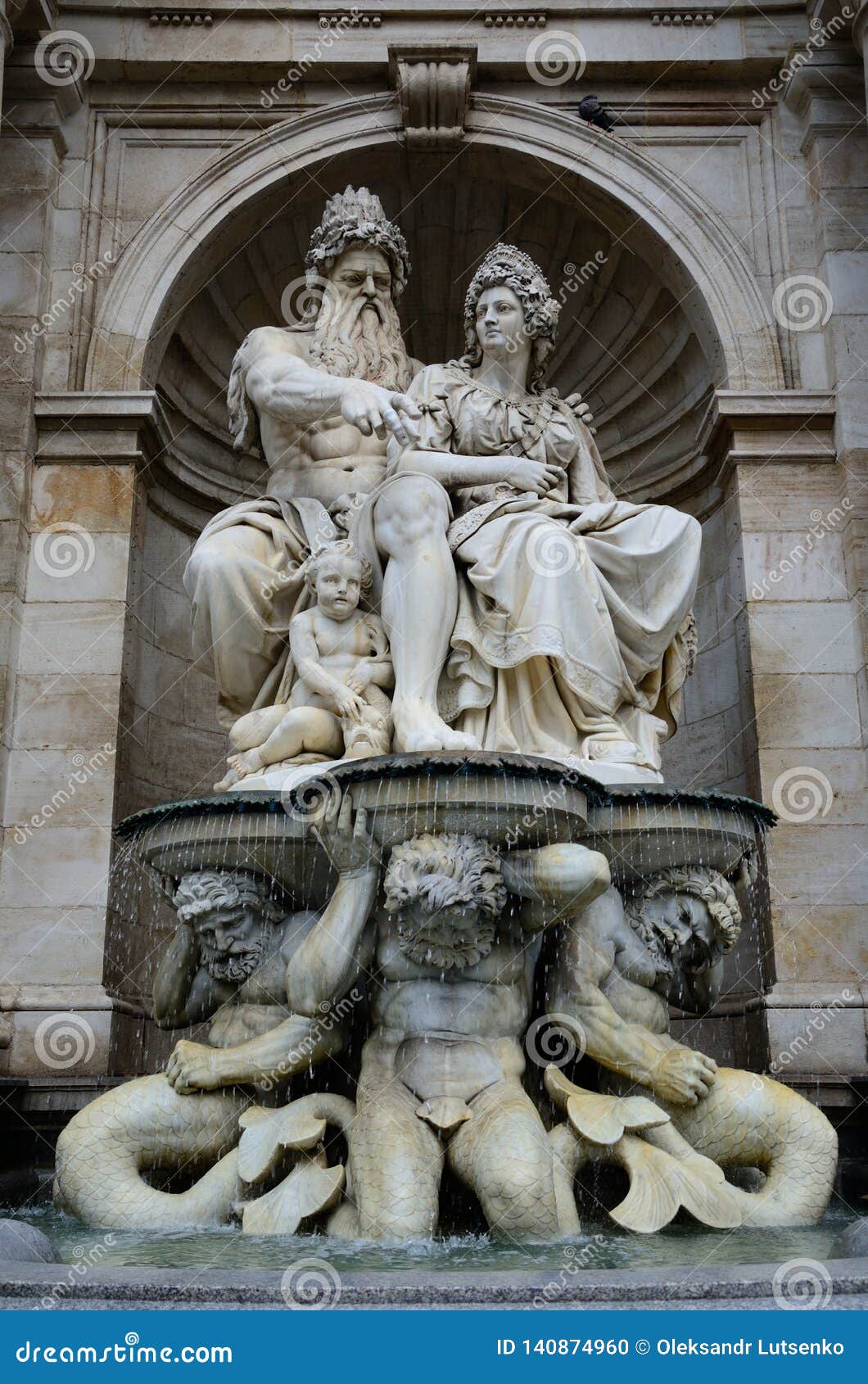 Vienna Monuments & Statues Stock Photo - Image of cemetery, sculpture ...
