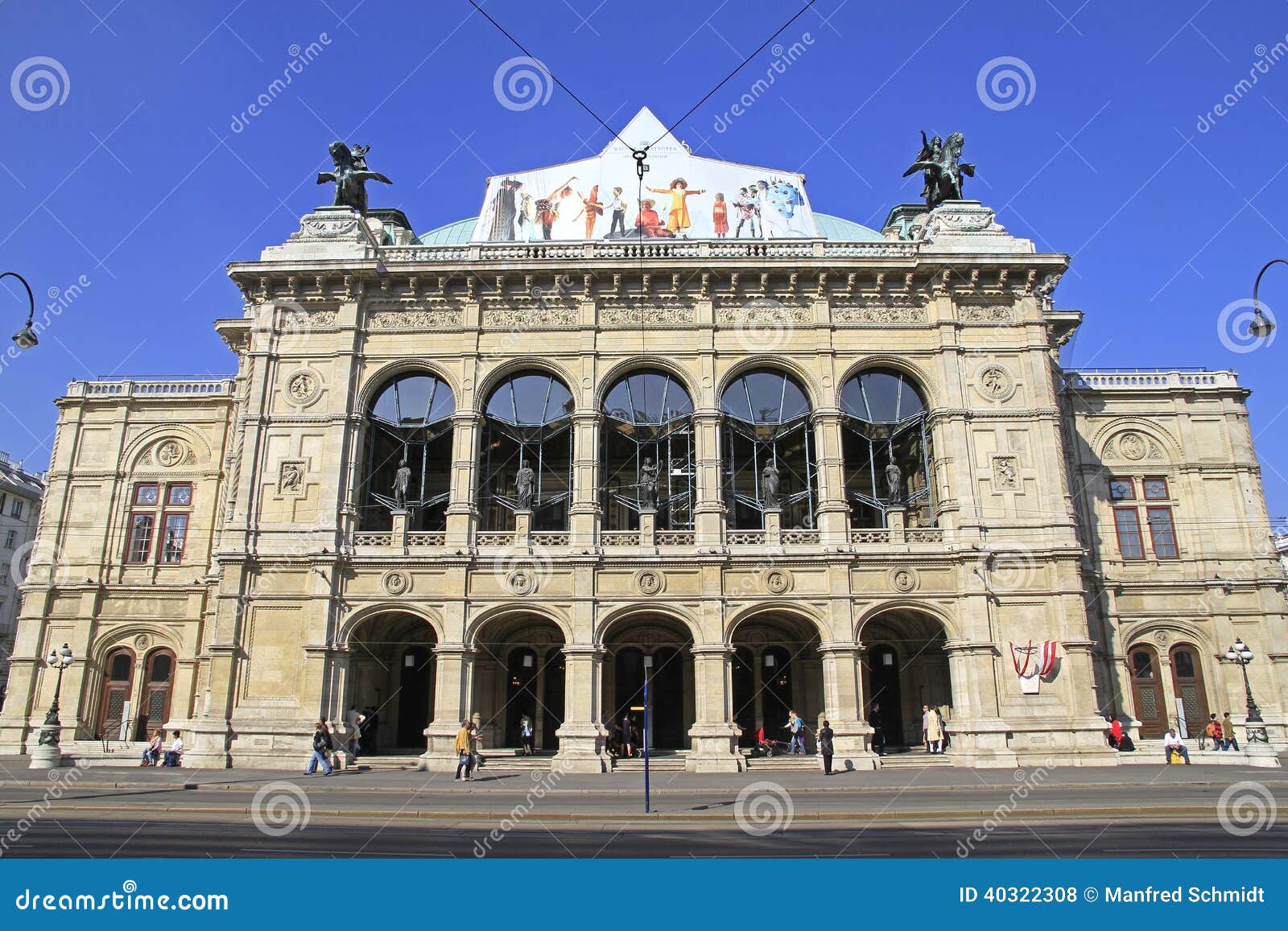 Vienna State Opera House (Staatsoper) in Vienna Editorial Stock Photo ...