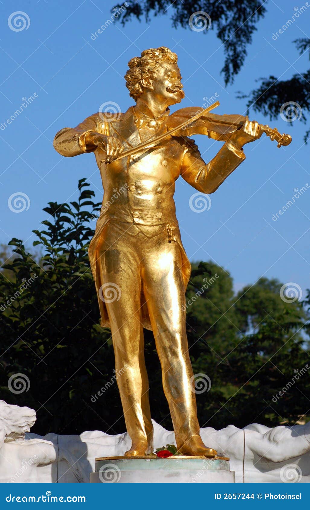 Vienna: Strauss statue stock photo. Image of landmark - 2657244