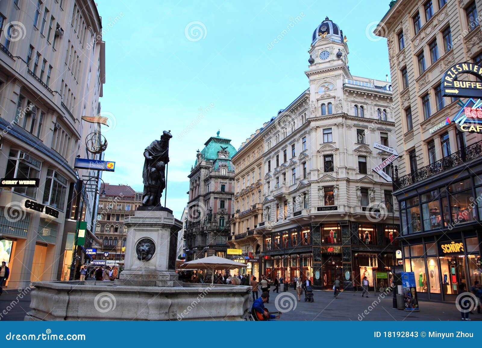 Vienna Street,Austria editorial stock photo. Image of buildings - 18192843
