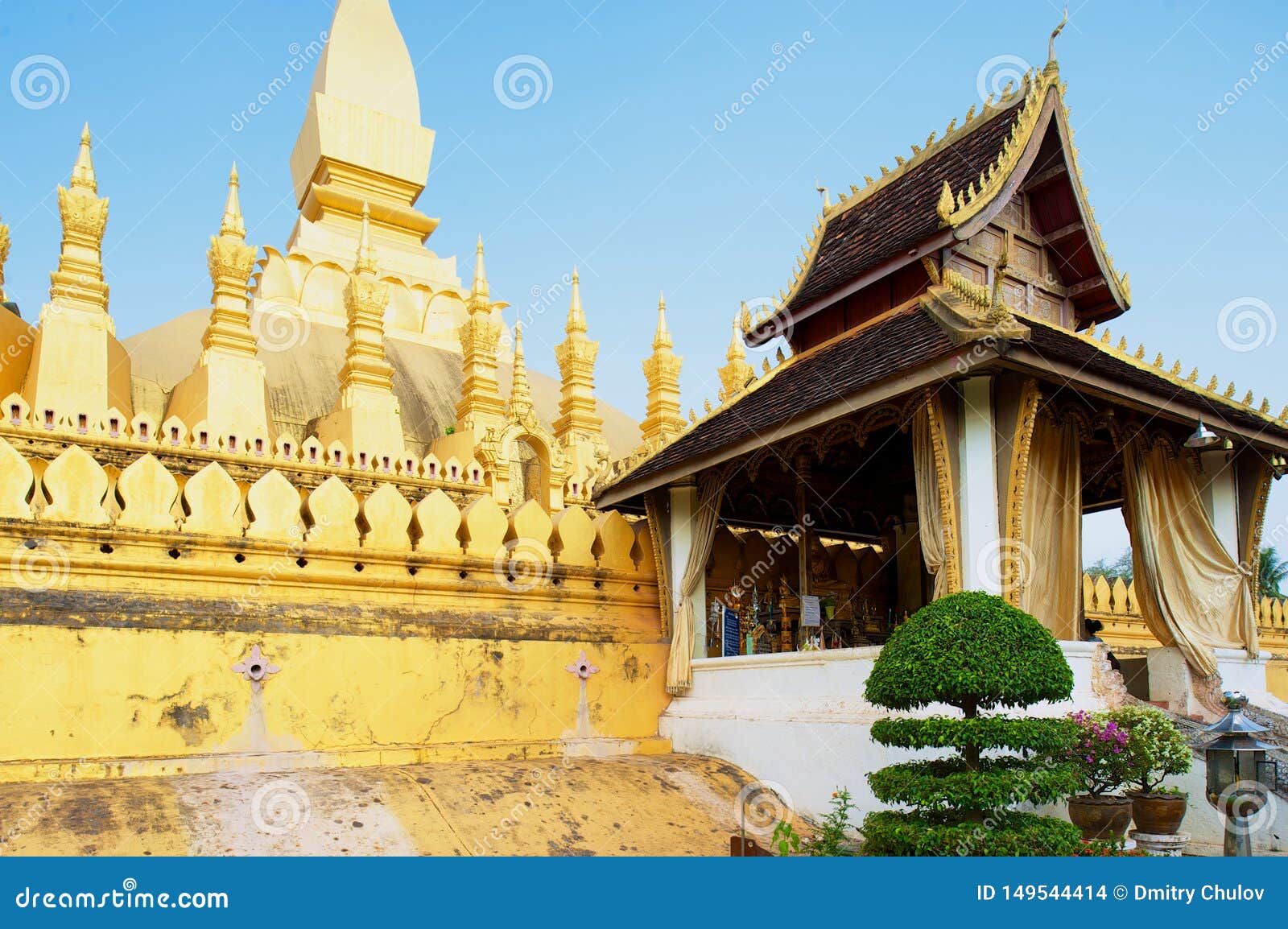 Pha that Luang Stupa in Vientiane, Laos. Editorial Stock Image - Image ...
