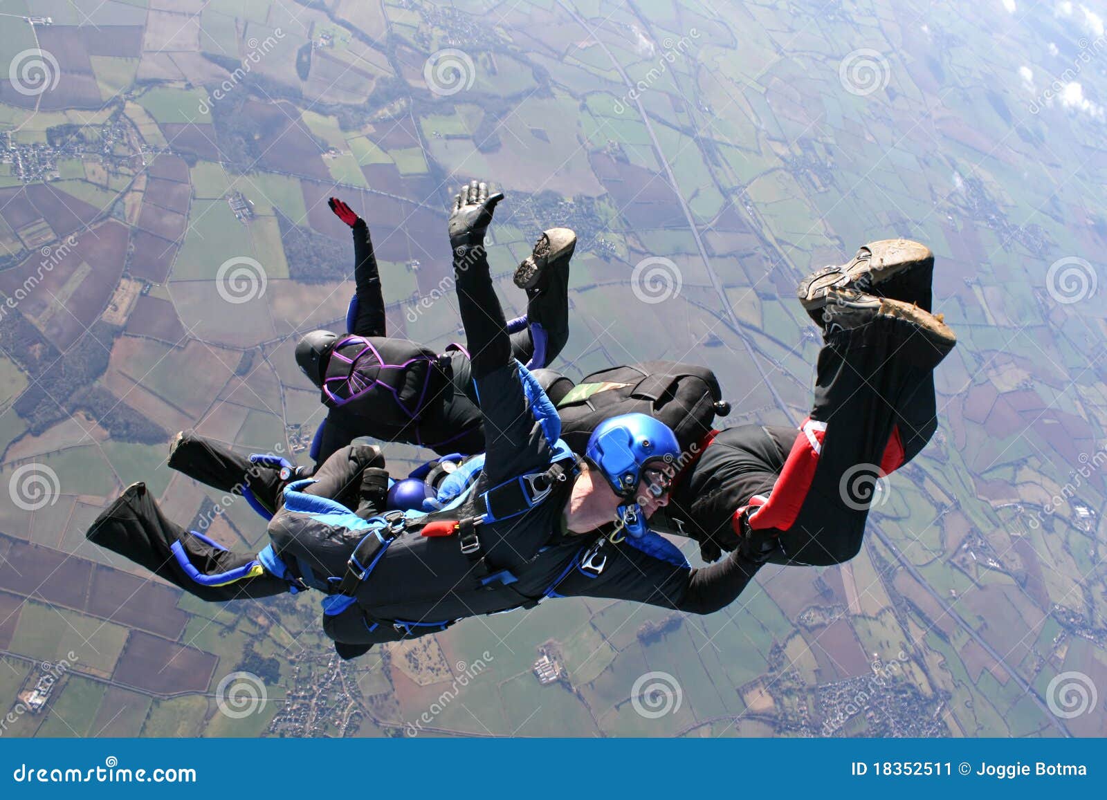 Vier Skydivers Im Freien Fall Stockbild - Bild von himmel, fallen: 18352511