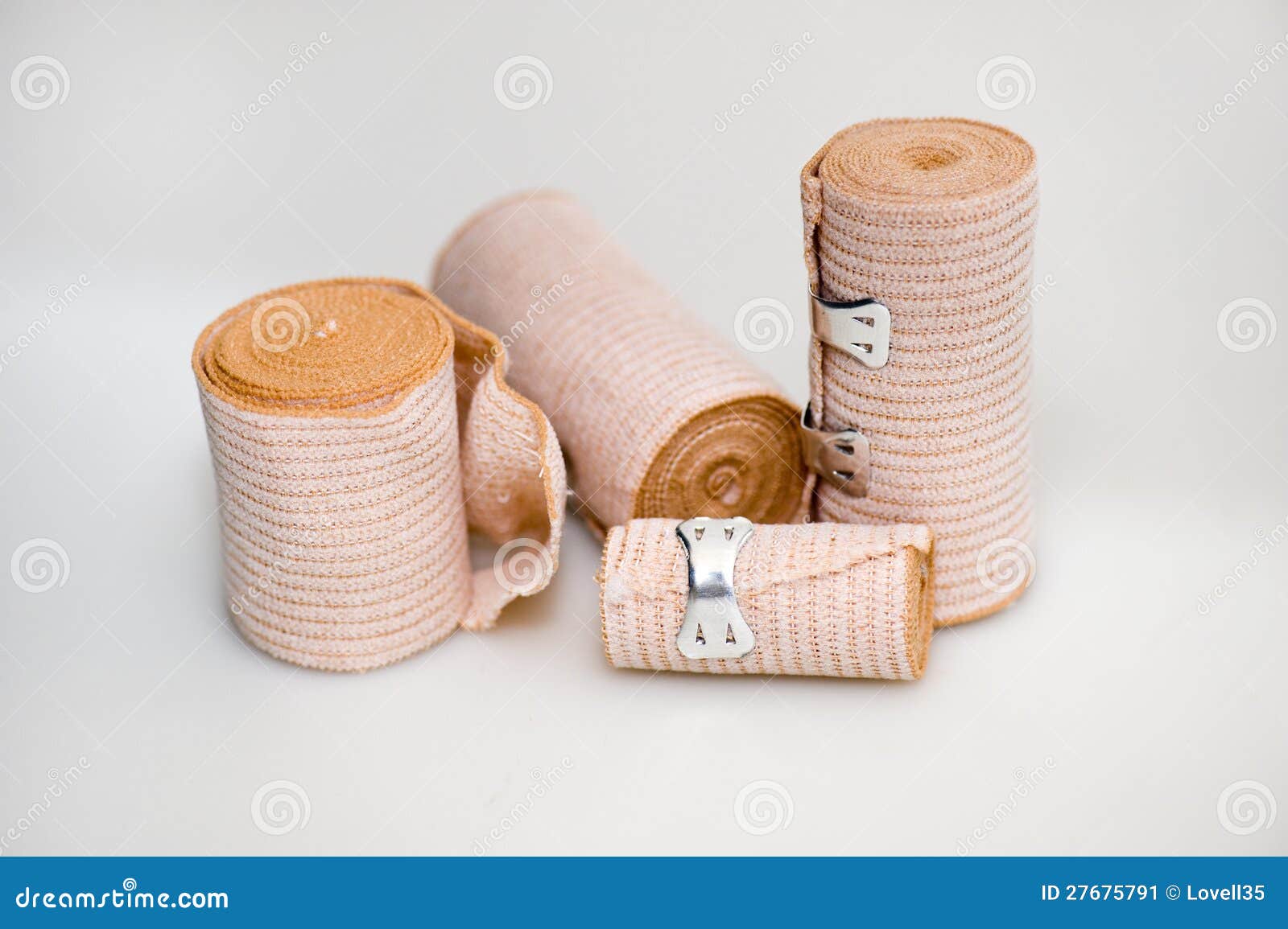 Vier verbanden stock afbeelding. Image of beschadigd - 27675791