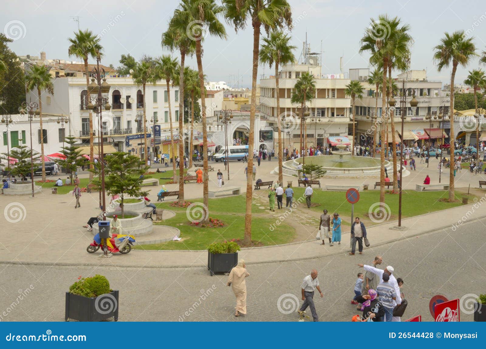 Vierkant in Tanger redactionele stock foto. Image of marokko - 26544428