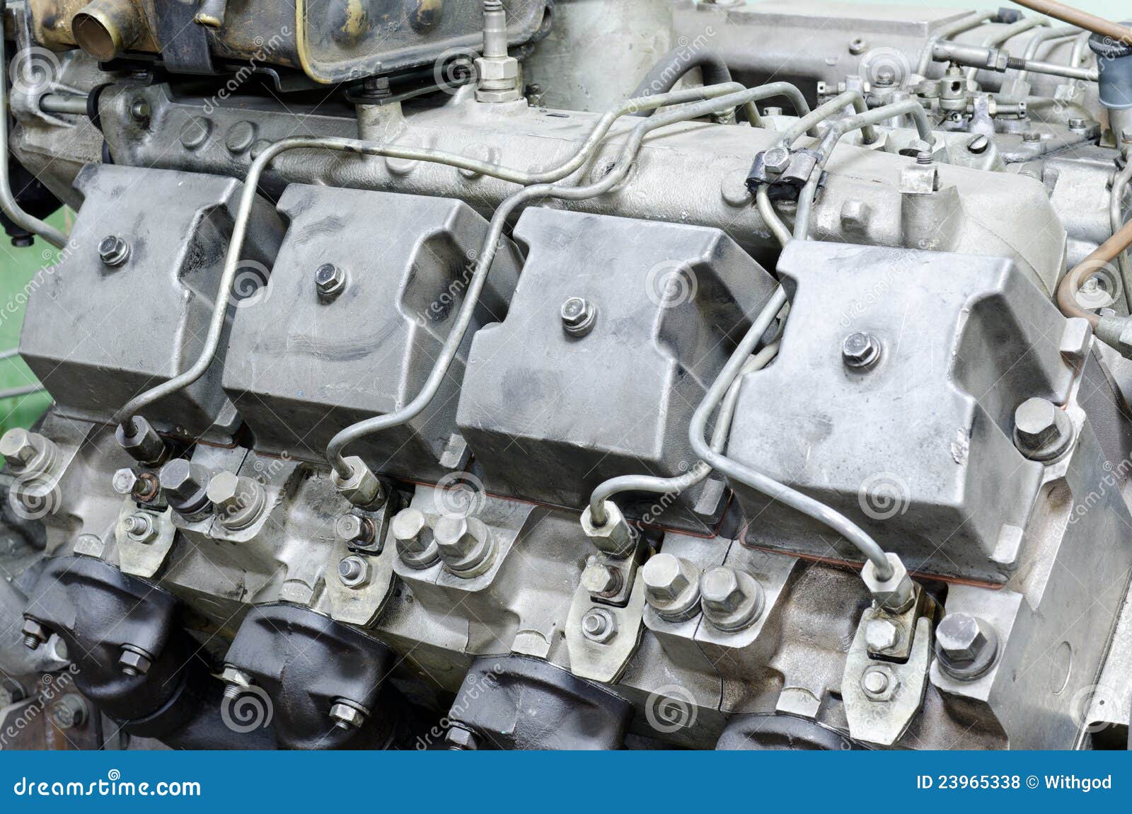 Viertaktmotor stockfoto. Bild von stück, montage, ausstellung - 23965338