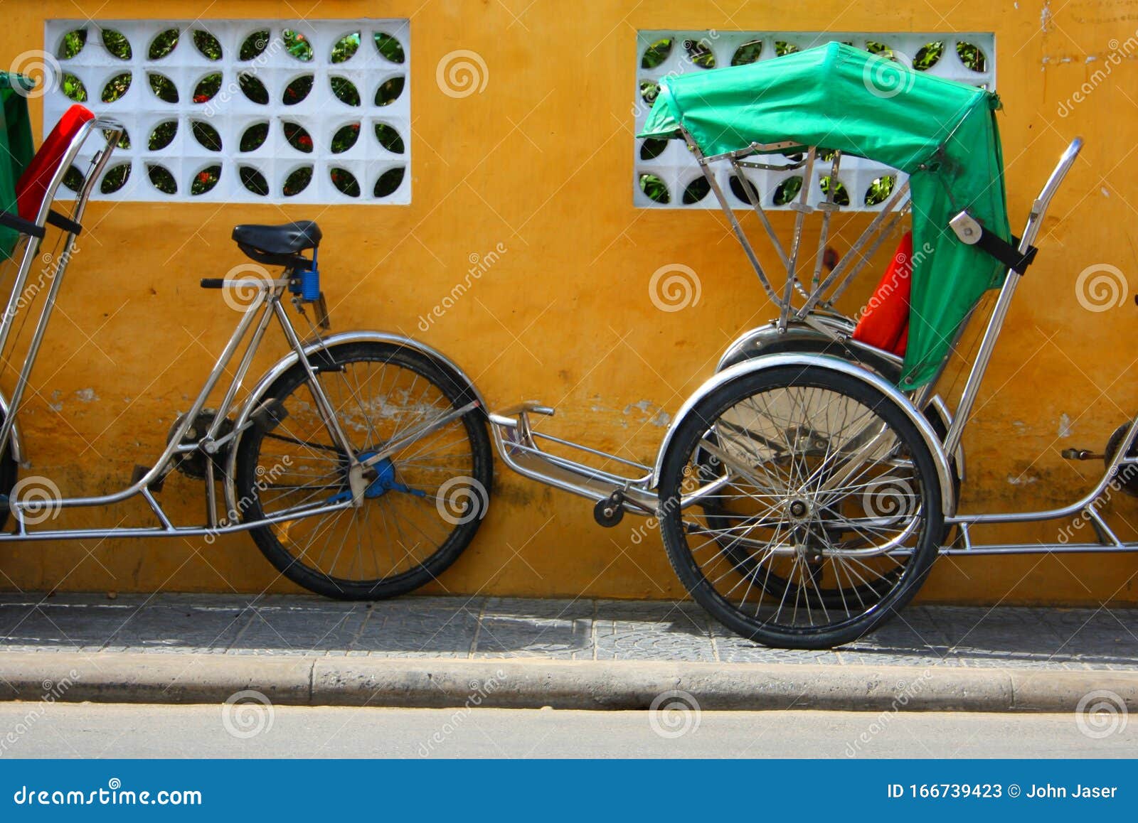 Vietnam rickshaw hoian stock image. Image of green, public - 166739423