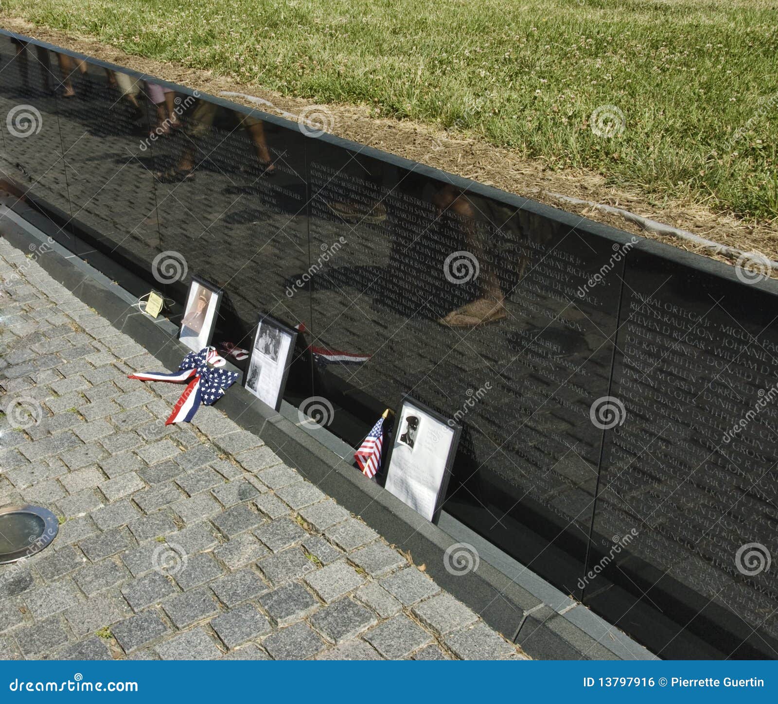 Vietnam Wall Memorial editorial photo. Image of arlington - 13797916