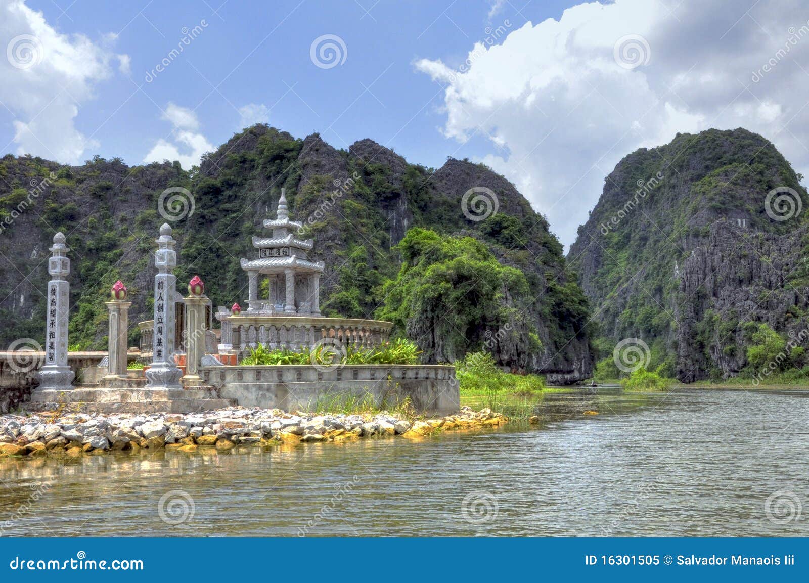 Vietnamese Altar stock image. Image of delta, rowing - 16301505