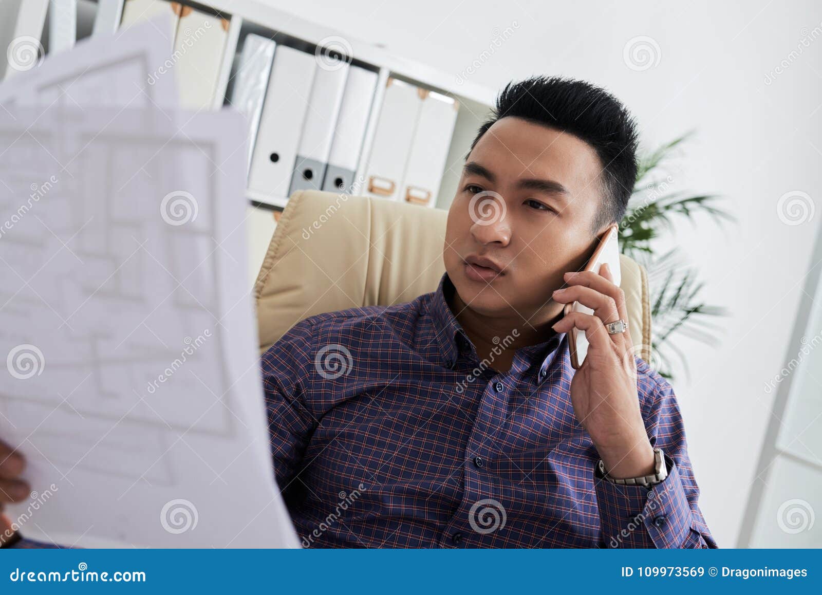 Engineer consulting client stock image. Image of bureau - 109973569