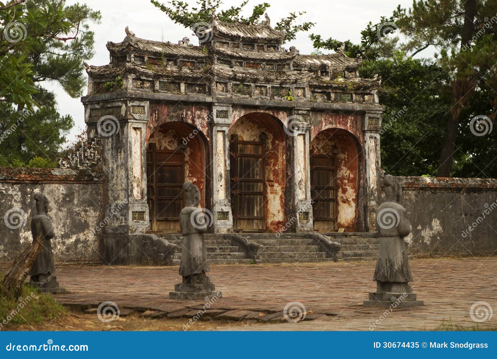 Vietnamese Temple Gate stock image. Image of statue, asia - 30674435