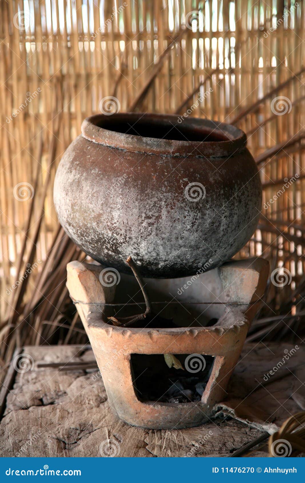 A Vietnamese Traditional Kitchen Stock Photo - Image of asia, garlic ...