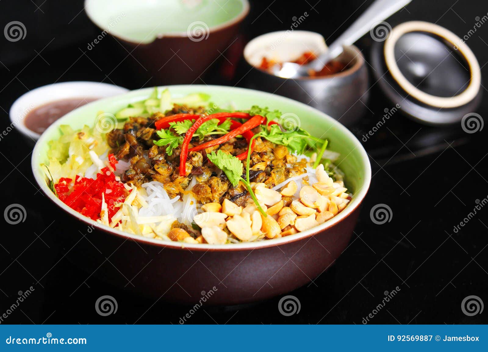 Vietnamese Vermicelli with Clams or Bun Hen with Peanuts and Her Stock ...