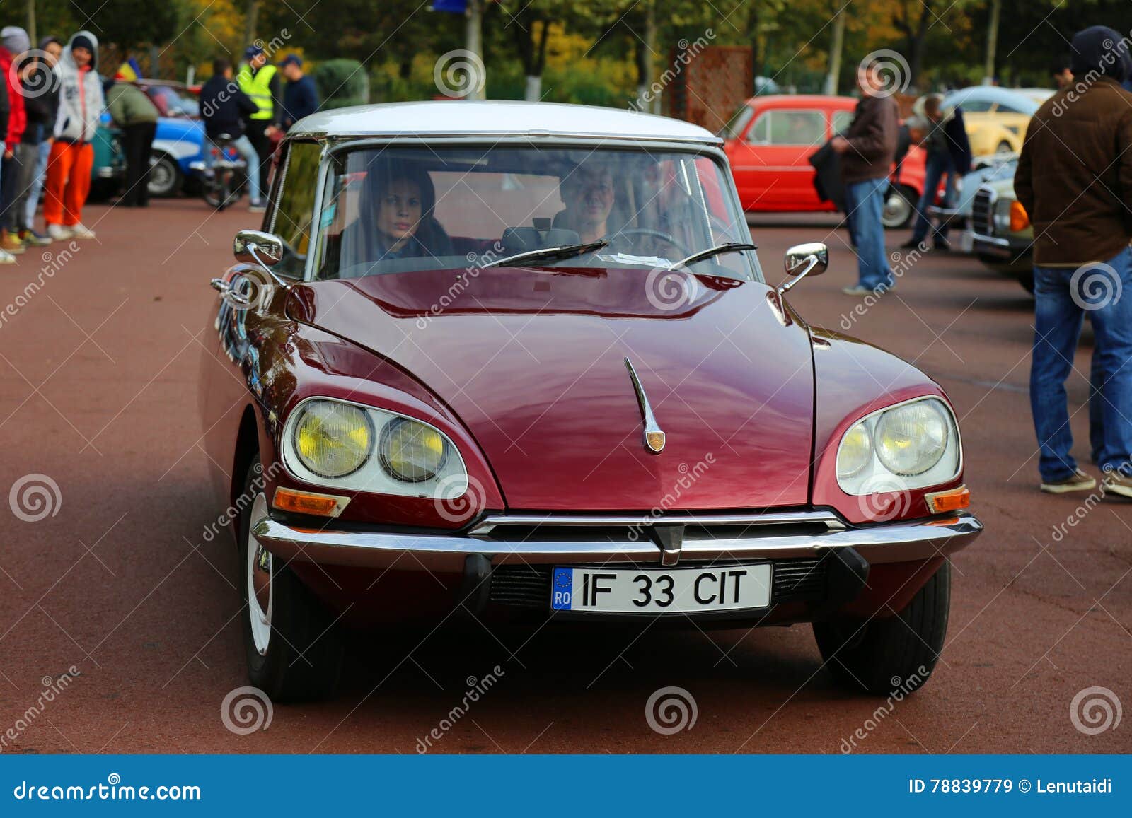 Vieux Modèle De Citroen Diane 2CV Image stock éditorial - Image du ...