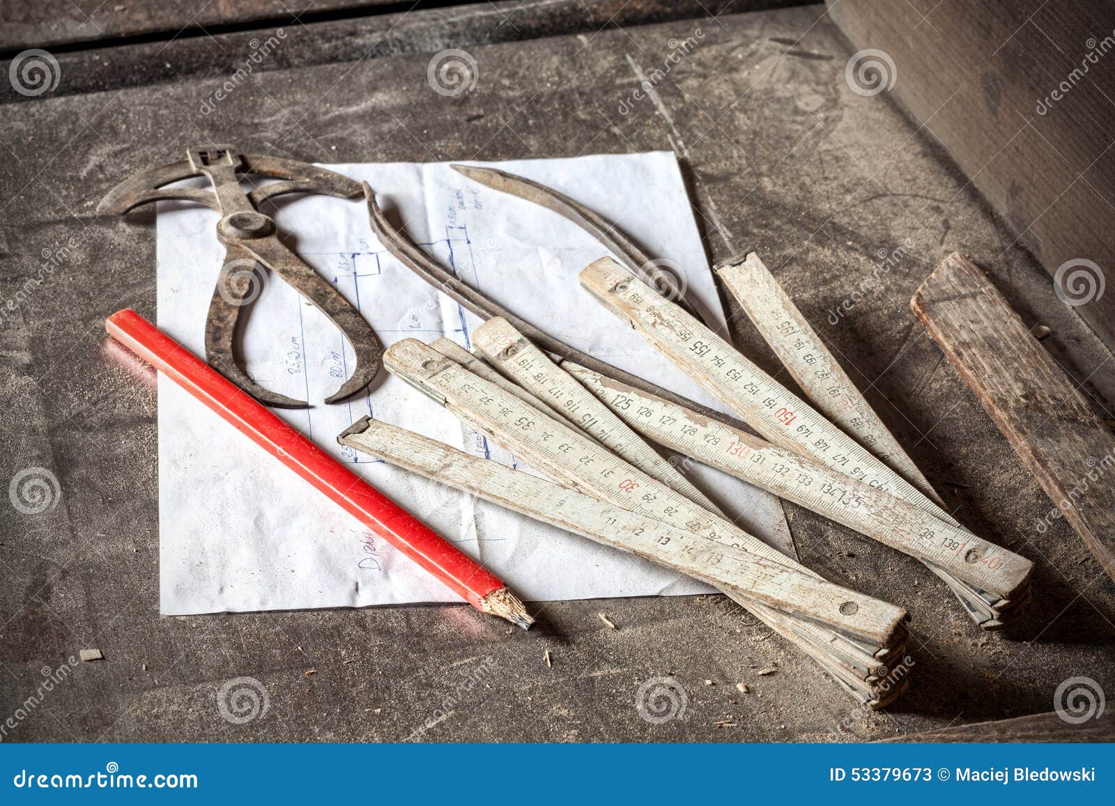 Vieux Outils Traditionnels De Charpentier Image stock - Image du sale ...