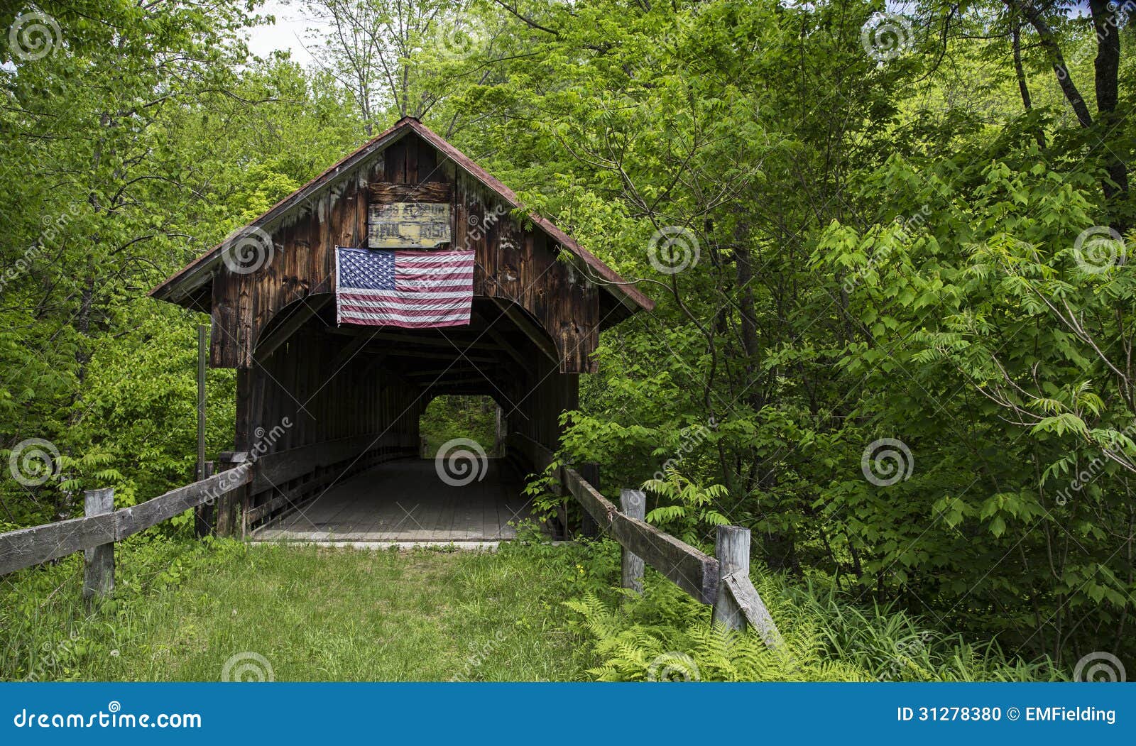 Vieux Pont Couvert Cornouaillais, New Hampshire Photo stock - Image du ...