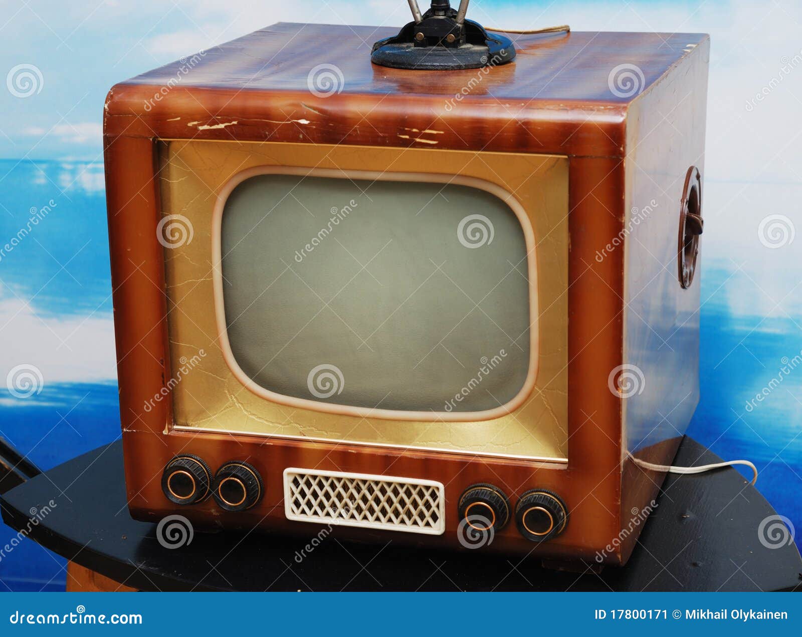 Vieux poste TV image stock. Image du fond, divertissement - 17800171