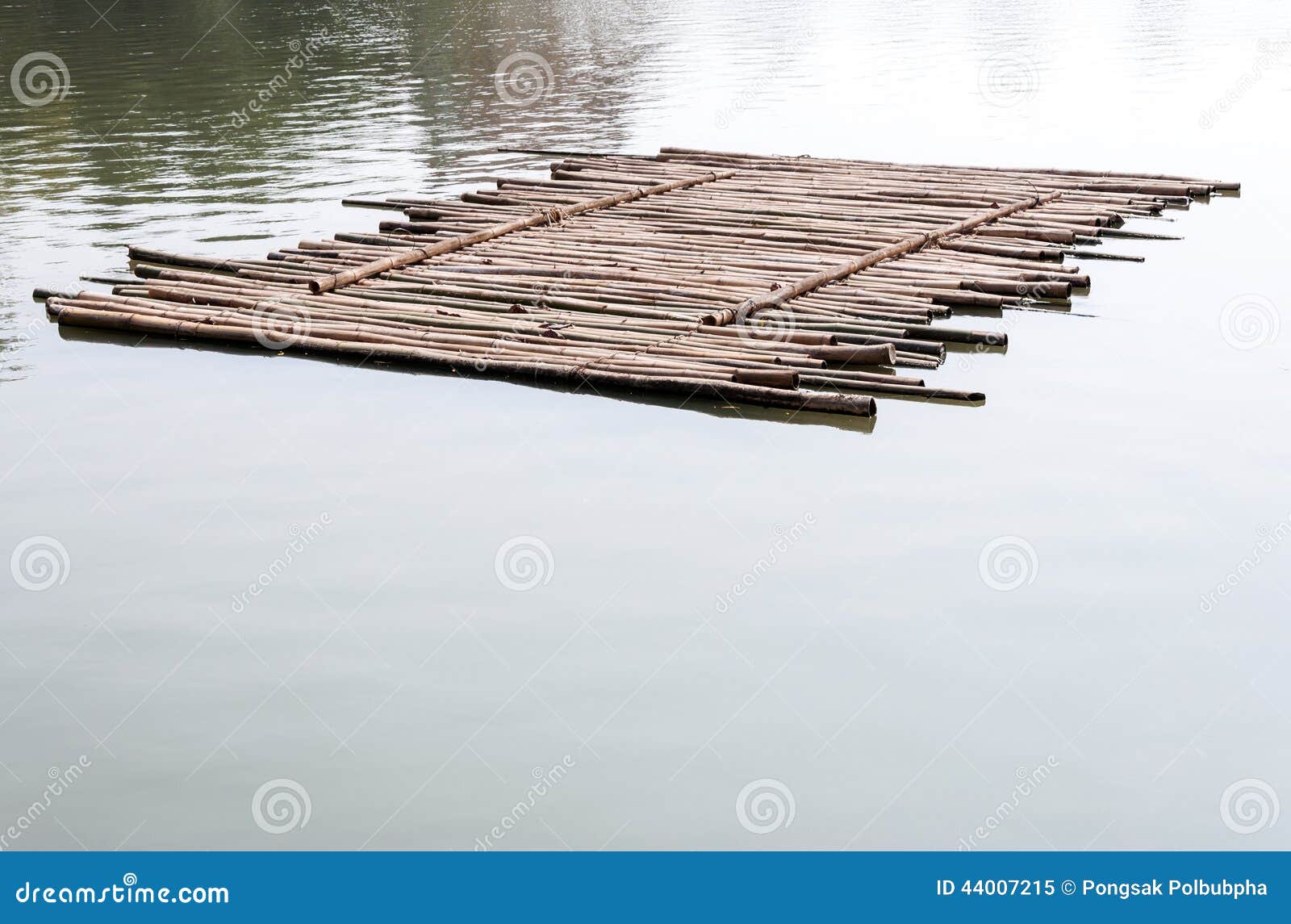 Vieux radeau en bambou image stock. Image du nature, vacances - 44007215