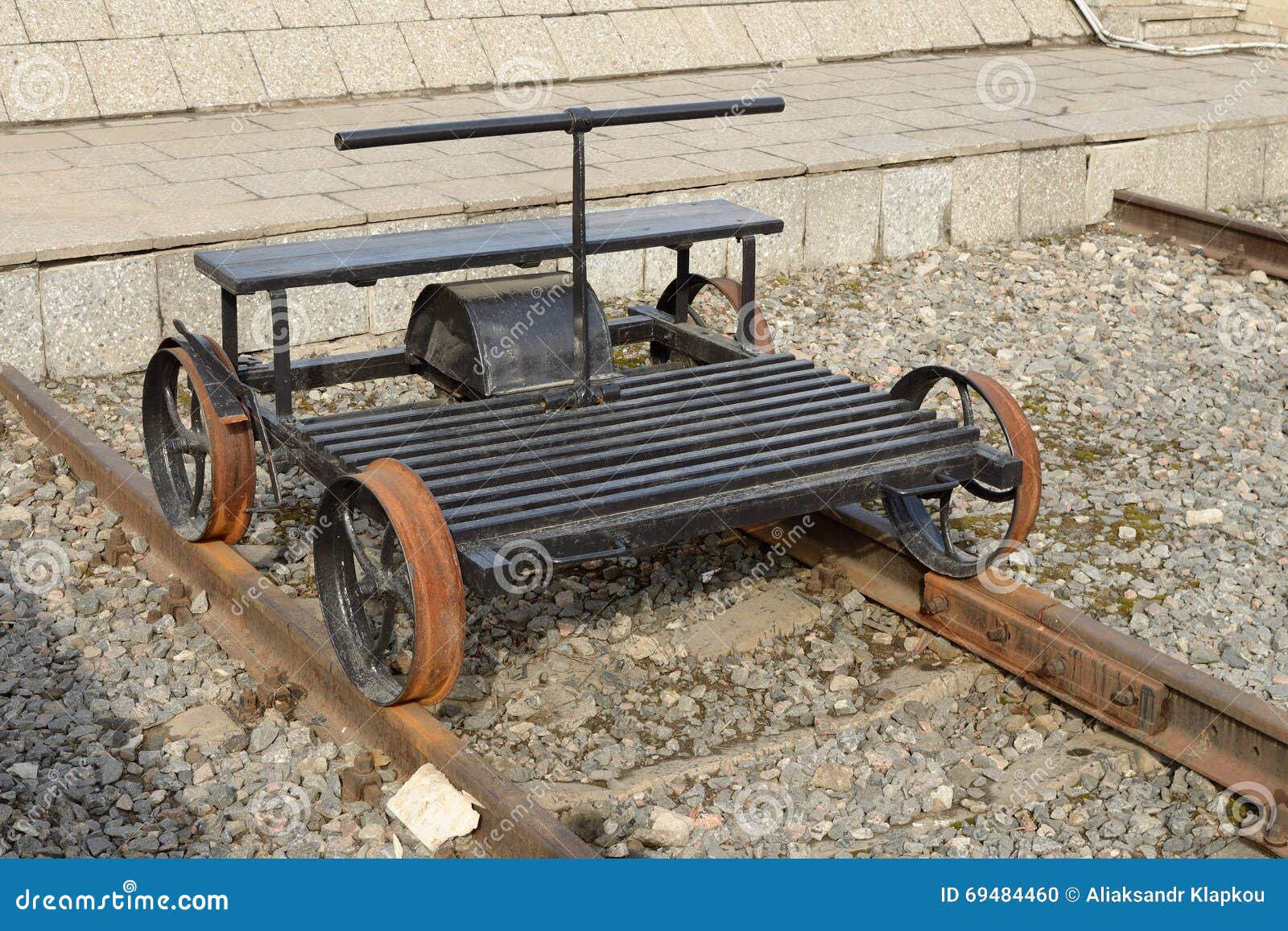 Vieux rails d'un chariot photo stock. Image of lien, camion - 69484460