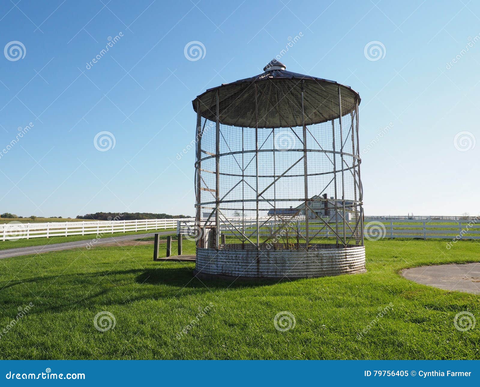 Vieux silo de texture image stock. Image of rustique - 79756405
