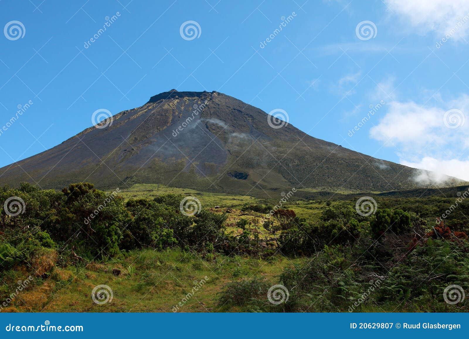 Vieux volcan Pico. image stock. Image du montagne, île - 20629807