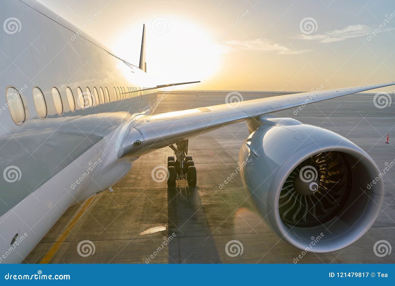 Wing with engine stock image. Image of aircraft, engine - 121479817