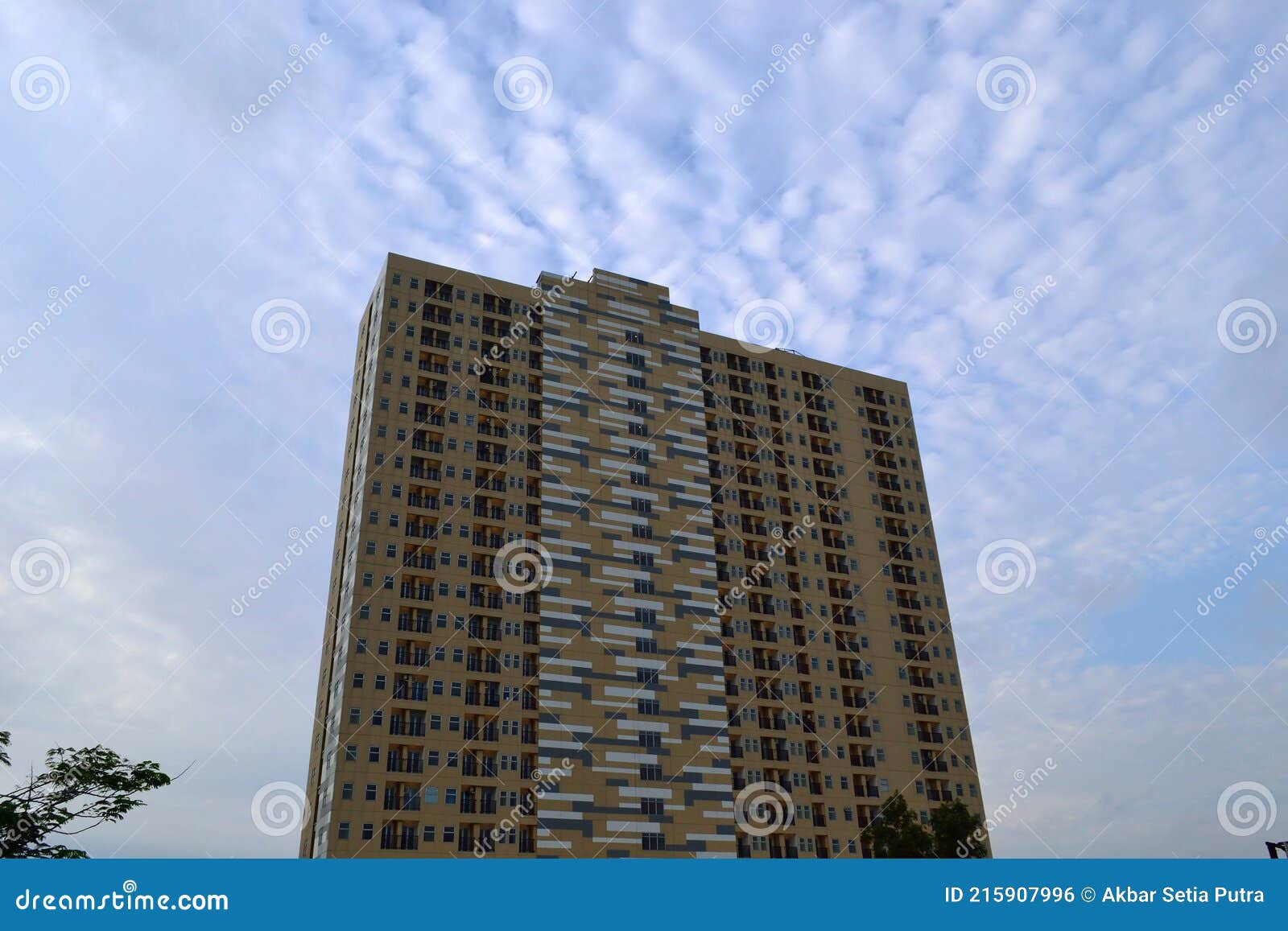 View of an Apartment Building Stock Photo - Image of exterior, urban ...